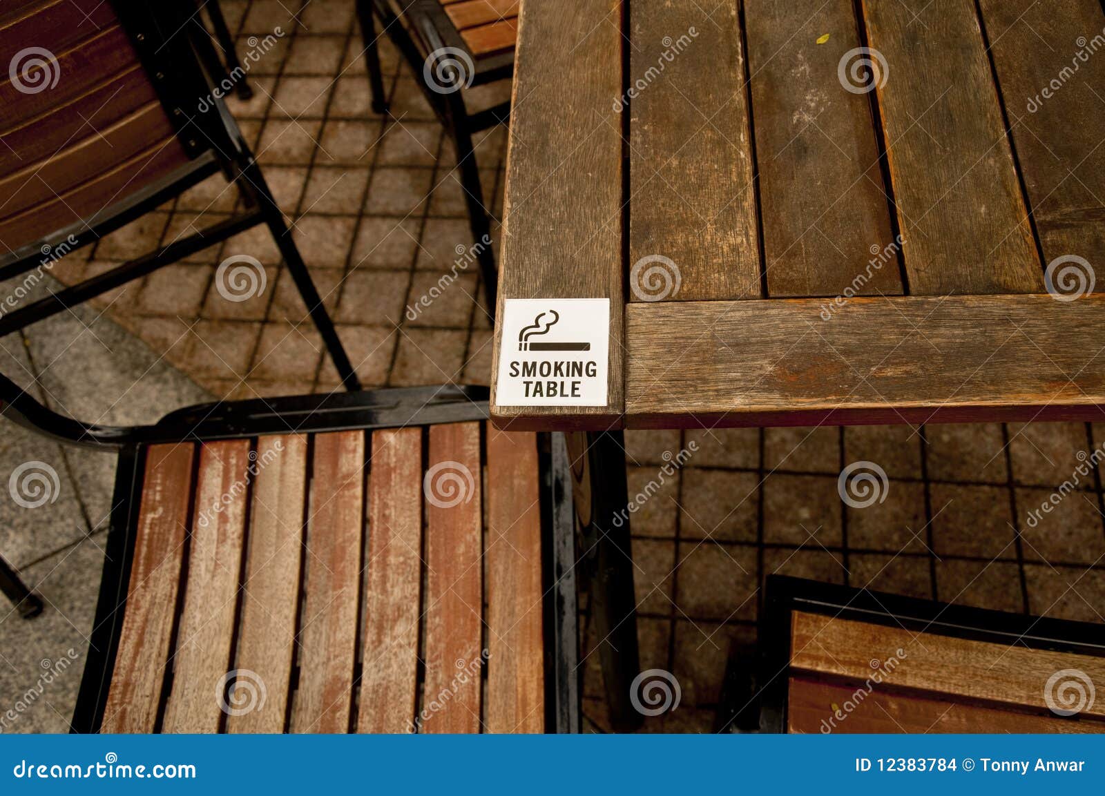 Smoking Table Sign stock photo. Image of dedication, wood - 12383784