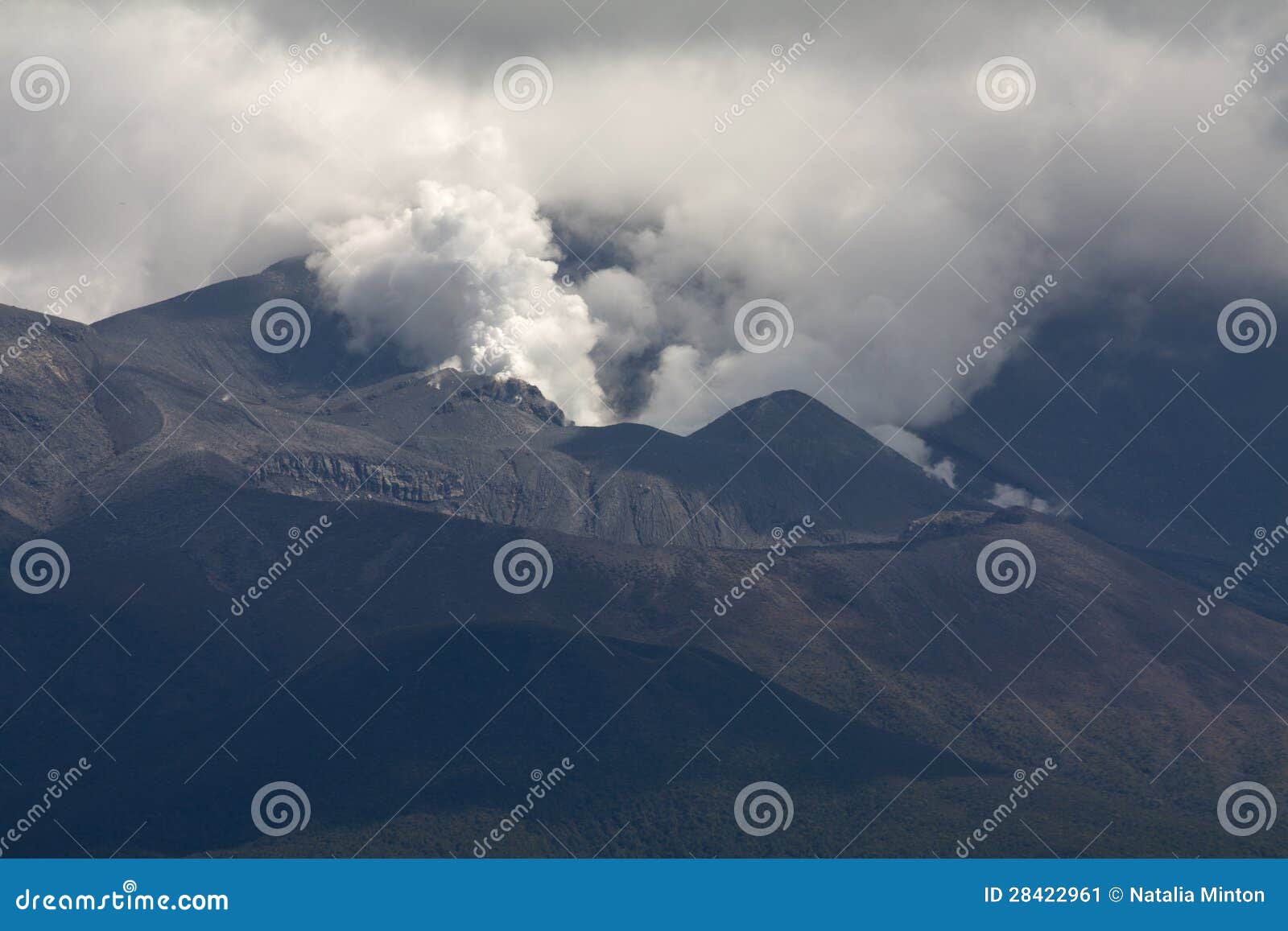 Smoking volcano stock image. Image of smoking, zealand - 28422961