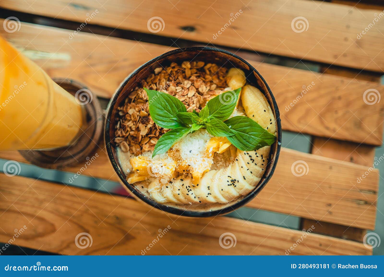 Smoothie Bowl in Coconut Shell Stock Image - Image of detox, oatmeal ...