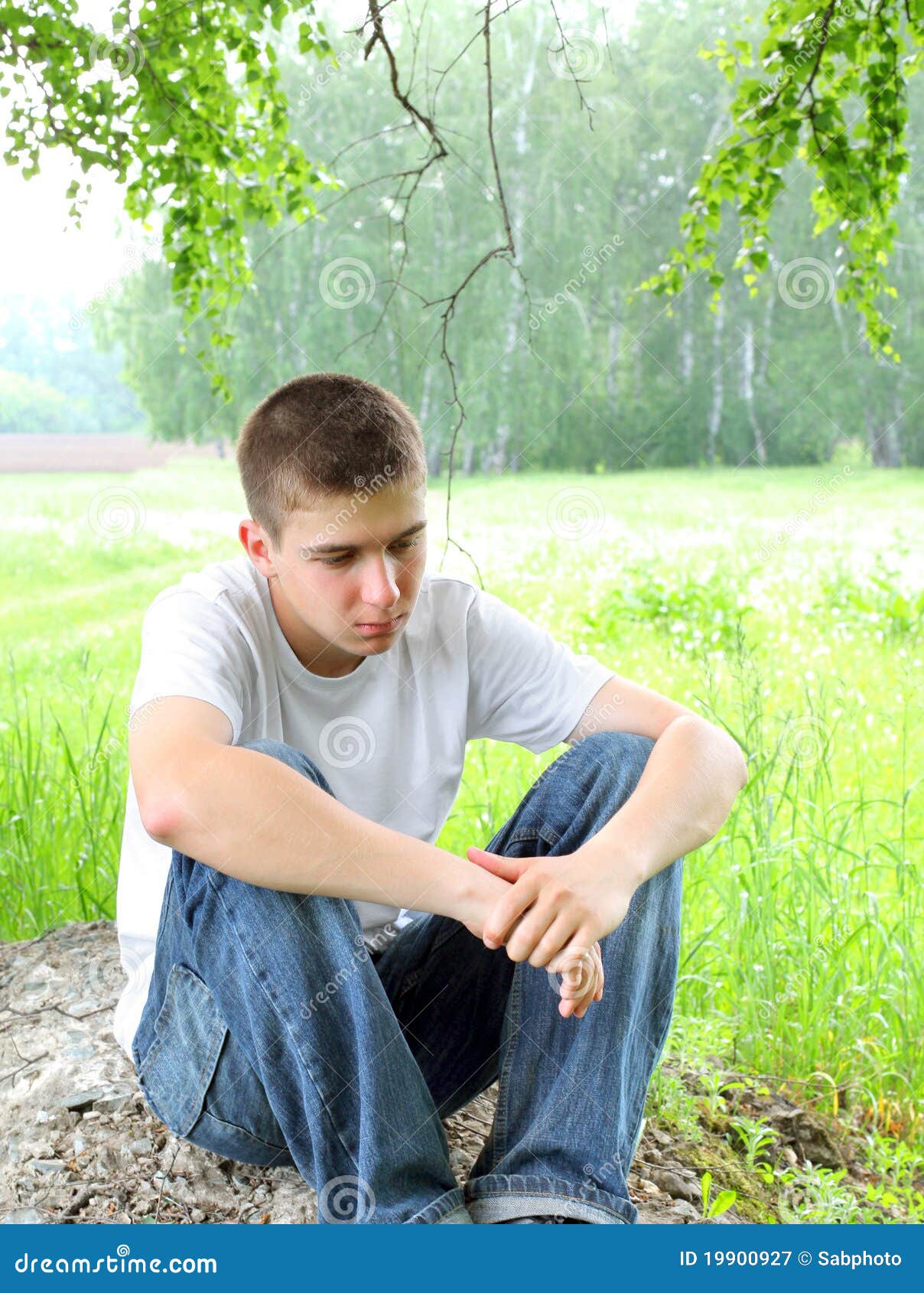 Smutny nastolatek obraz stock. Obraz złożonej z siedzi - 19900927