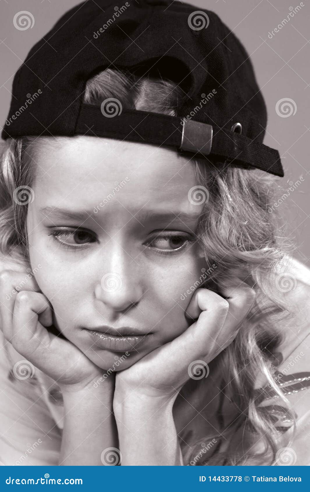 Smutny portreta nastolatek zdjęcie stock. Obraz złożonej z kobieta ...