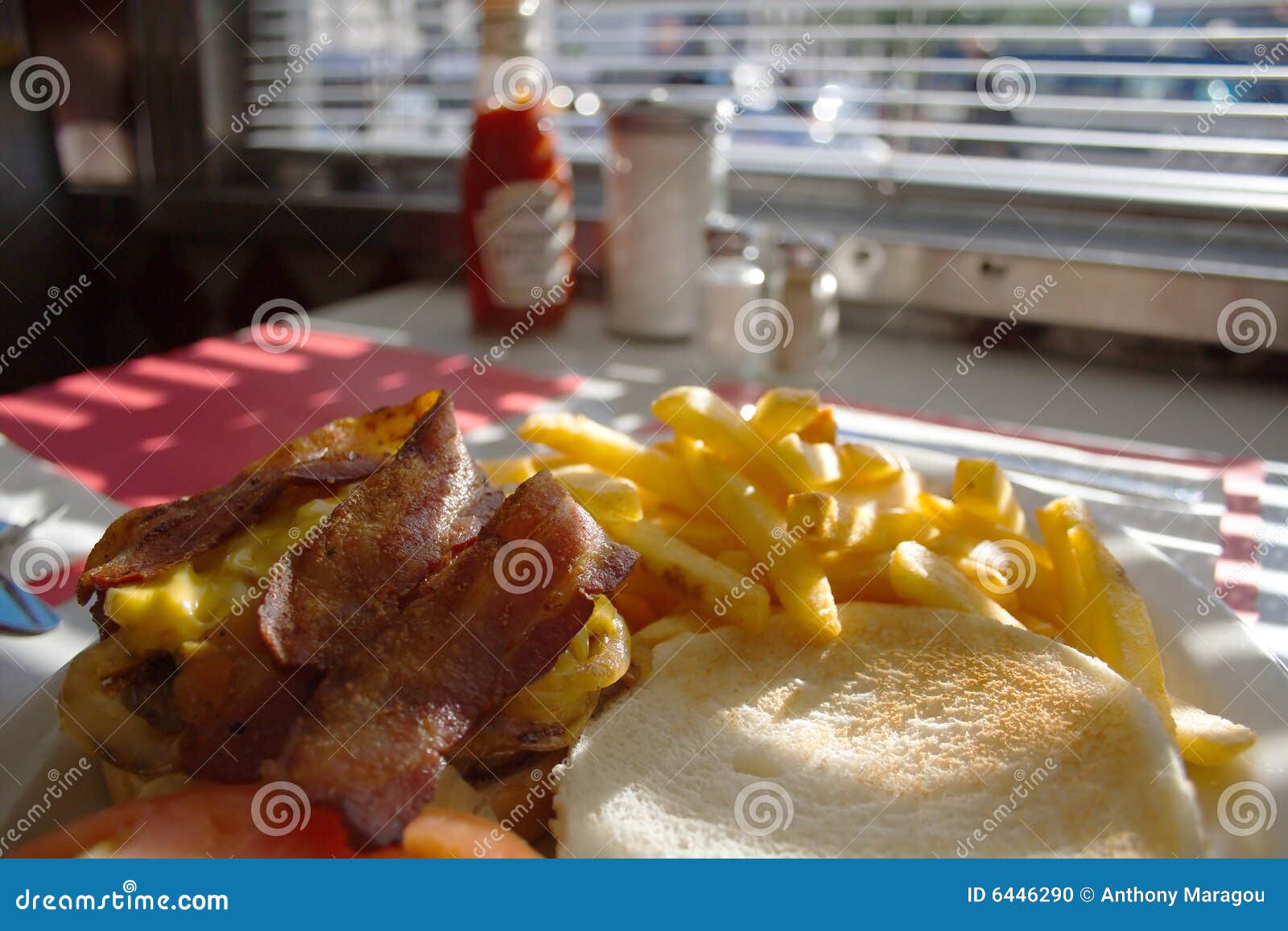 Snabbmat arkivfoto. Bild av matställe, fetknopp, salt - 6446290