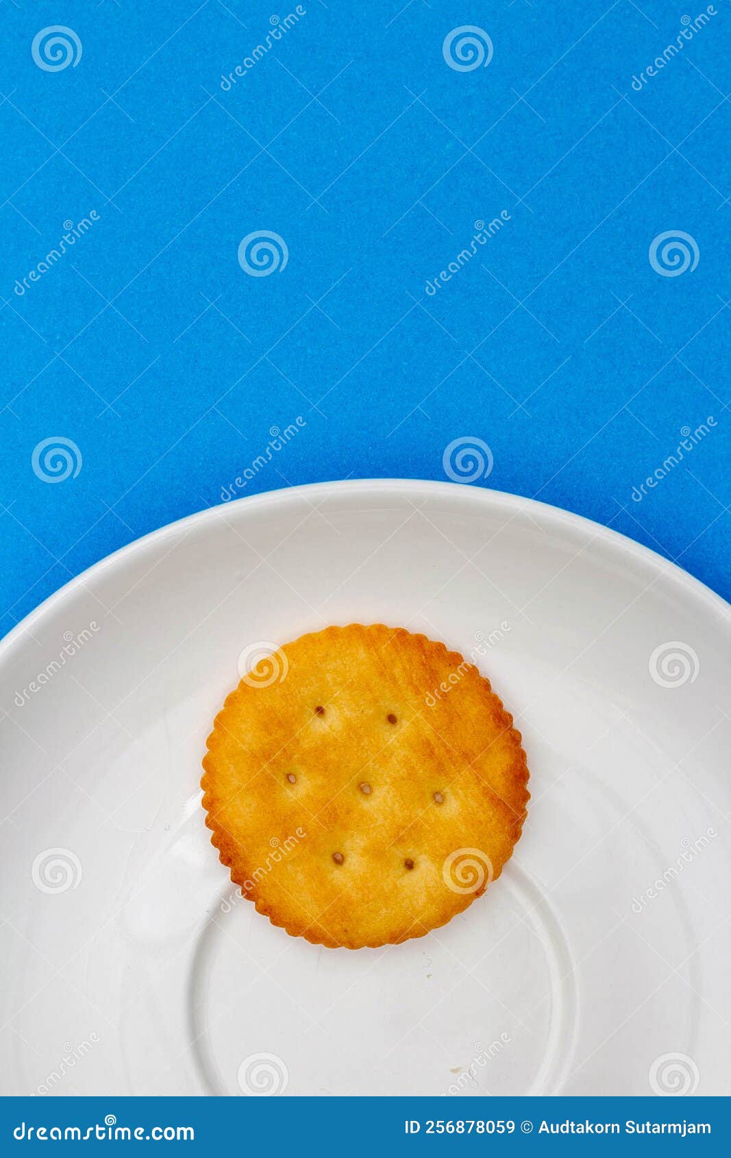 Snack Concept, Salty Crackers or Biscuit in White Plate Isolated Over ...
