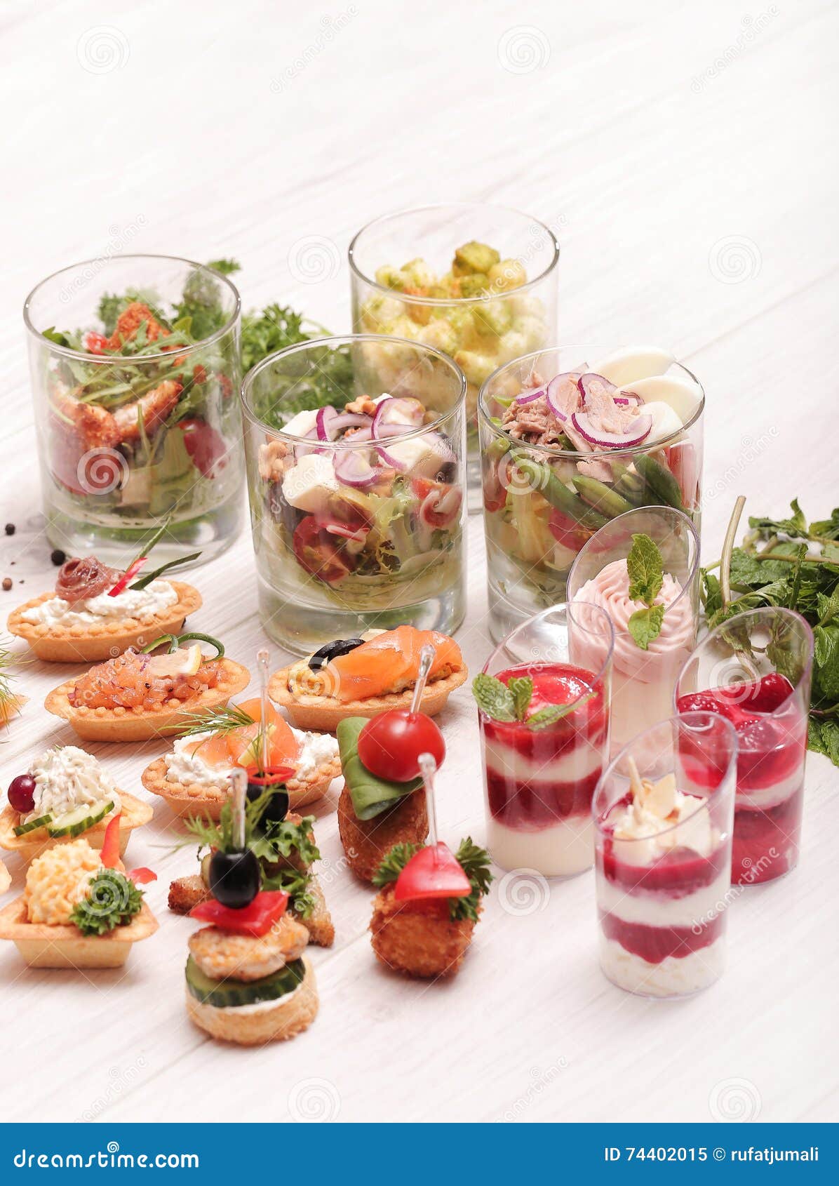 Snacks stock afbeelding. Image of voorgerecht, achtergrond - 74402015