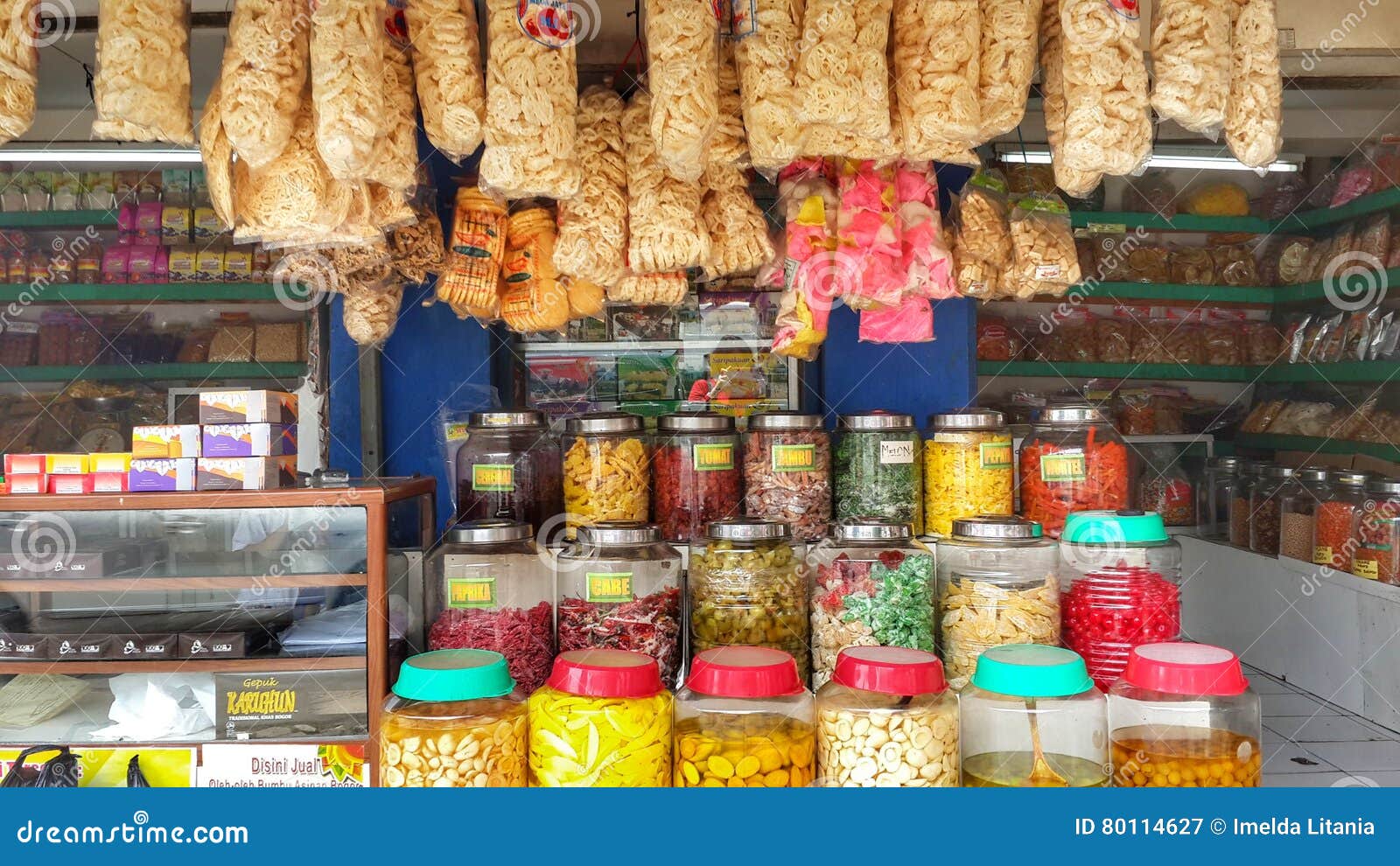 Snacks Shop editorial photography. Image of traditional - 80114627