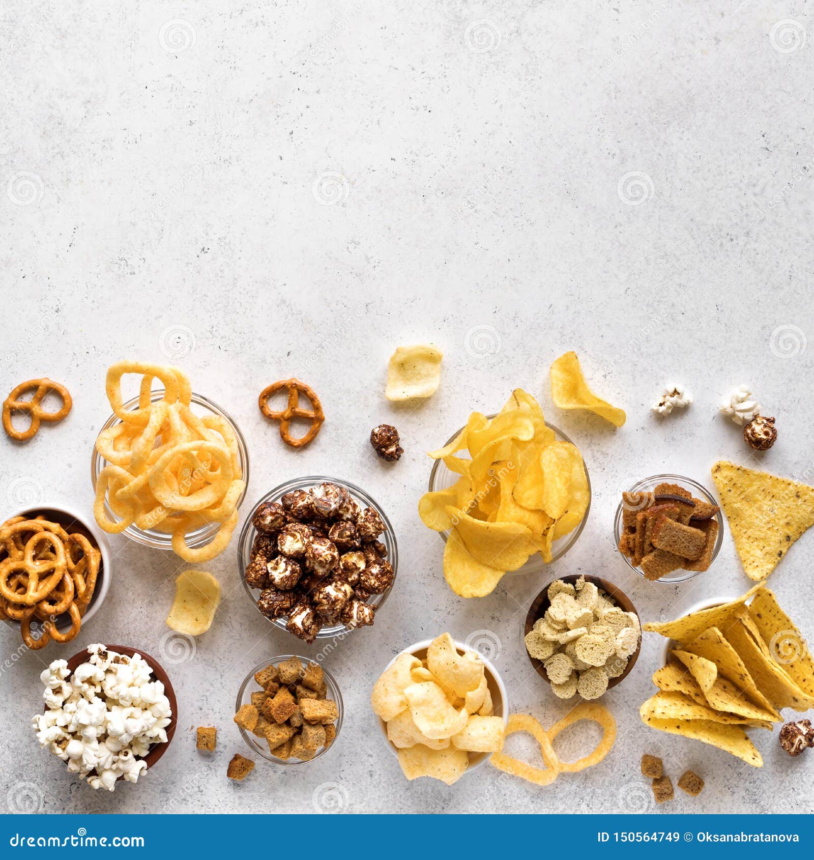 Snacks unhealthy 库存图片. 图片 包括有 洋葱, 薄脆饼干, 快速, 油炸马铃薯片, 叫化子 - 150564749