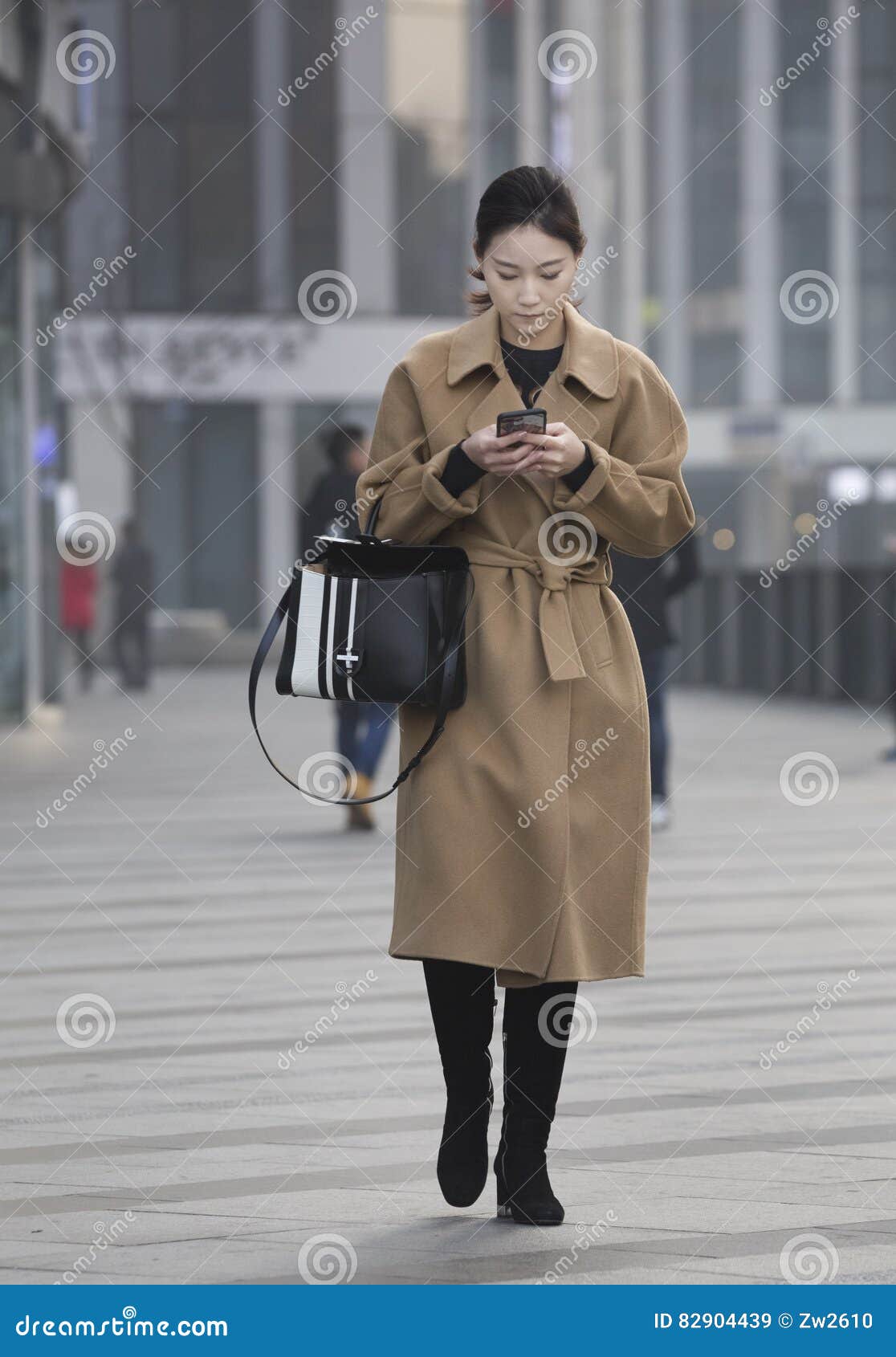 Snap portrait of a girl editorial stock image. Image of modern - 82904439