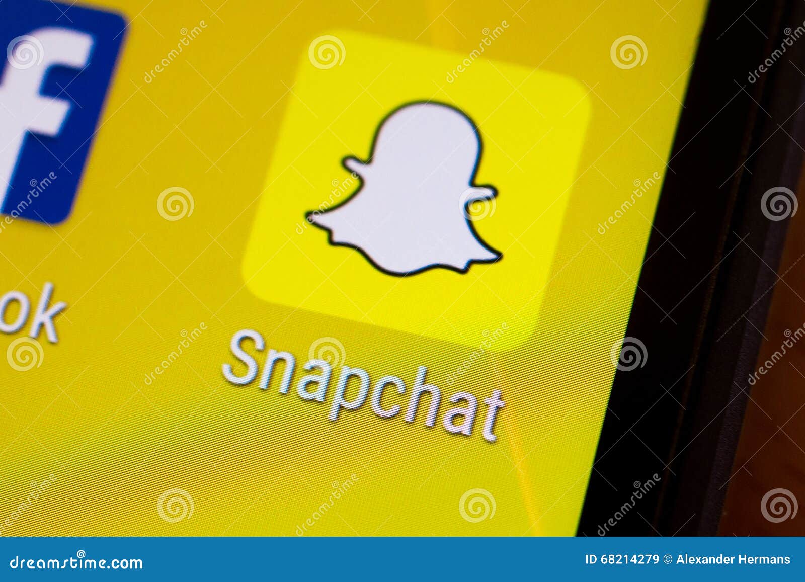 Snapchat Application Thumbnail Logo on an Android Smartphone Editorial ...