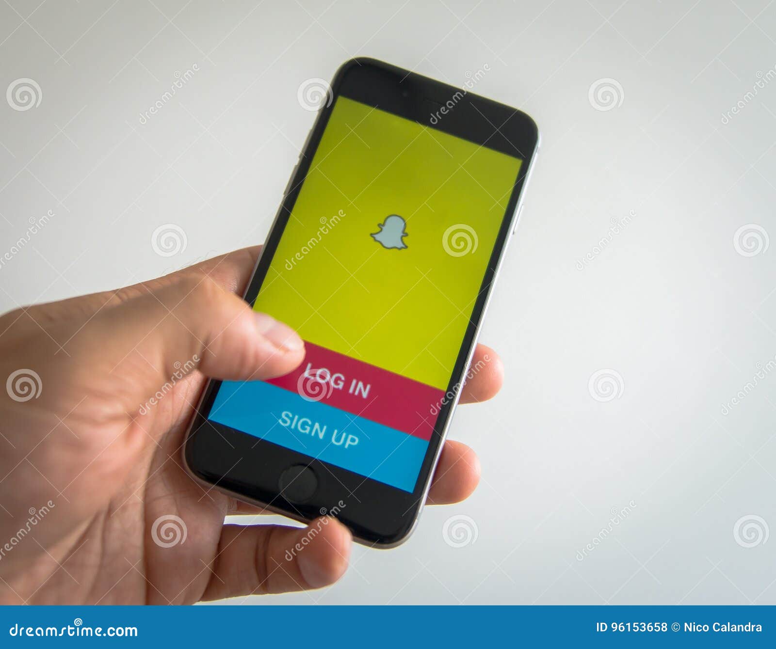Snapchat log on screen editorial stock photo. Image of share - 96153658