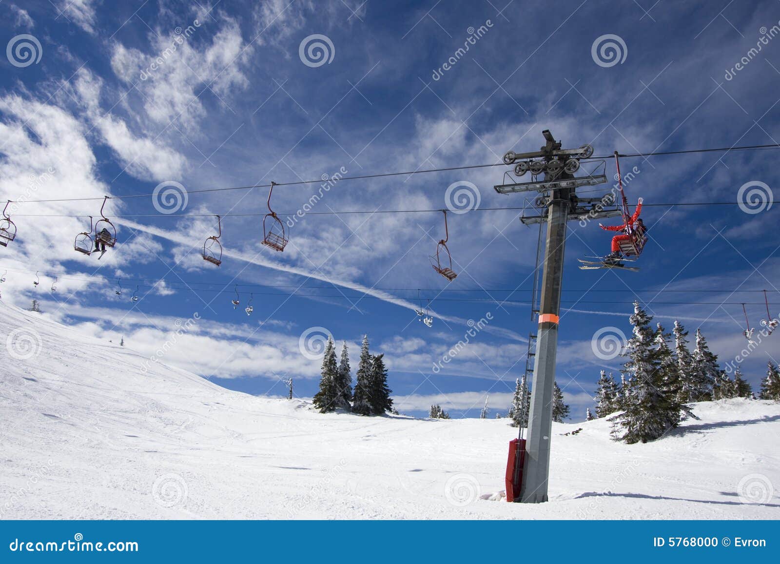 Sneeuw De Winterlandschap Met Skilift Stock Foto - Image of bosnië ...