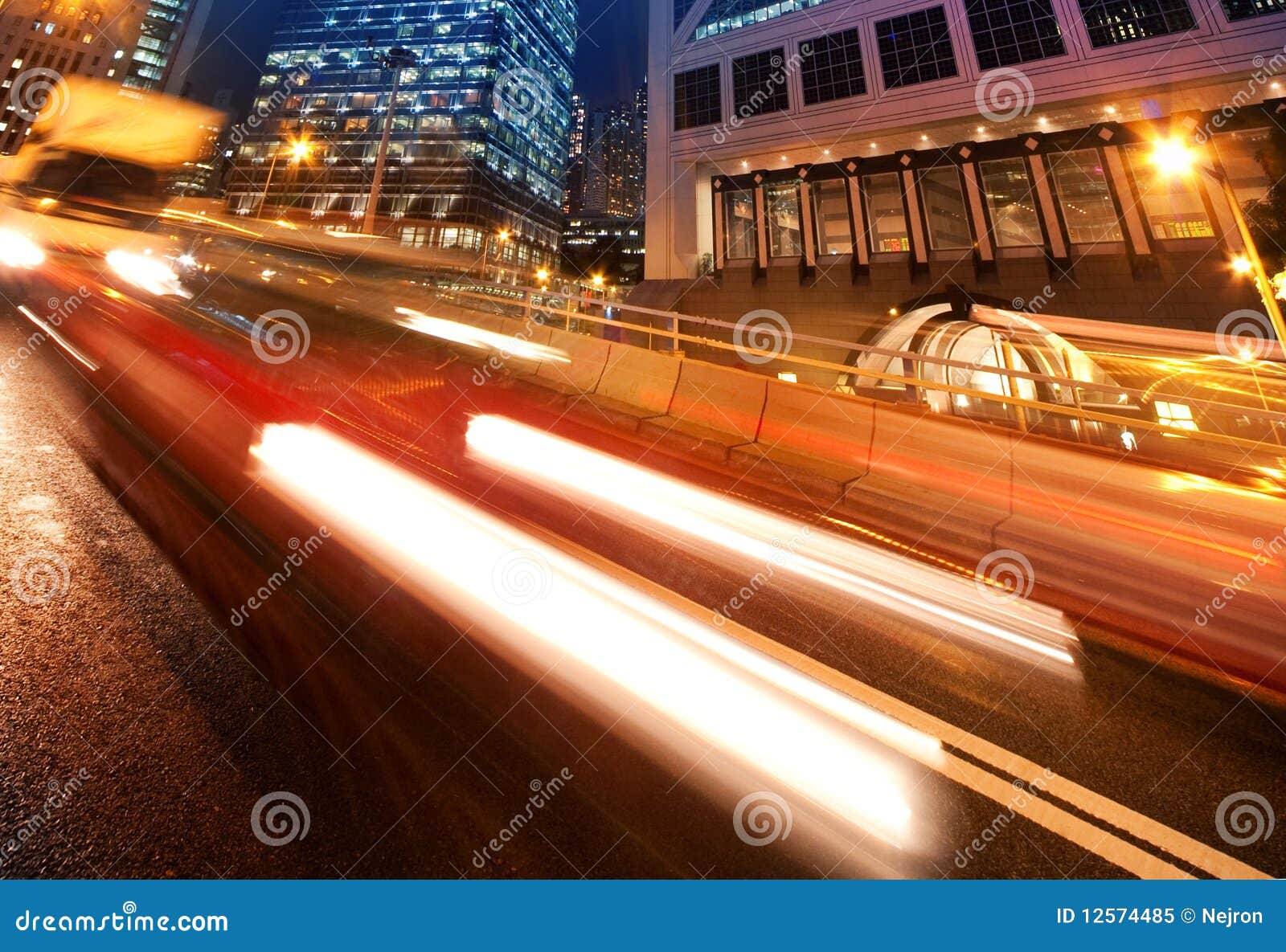 Snel Bewegende Auto's Bij Nacht Stock Afbeelding - Image of modern ...