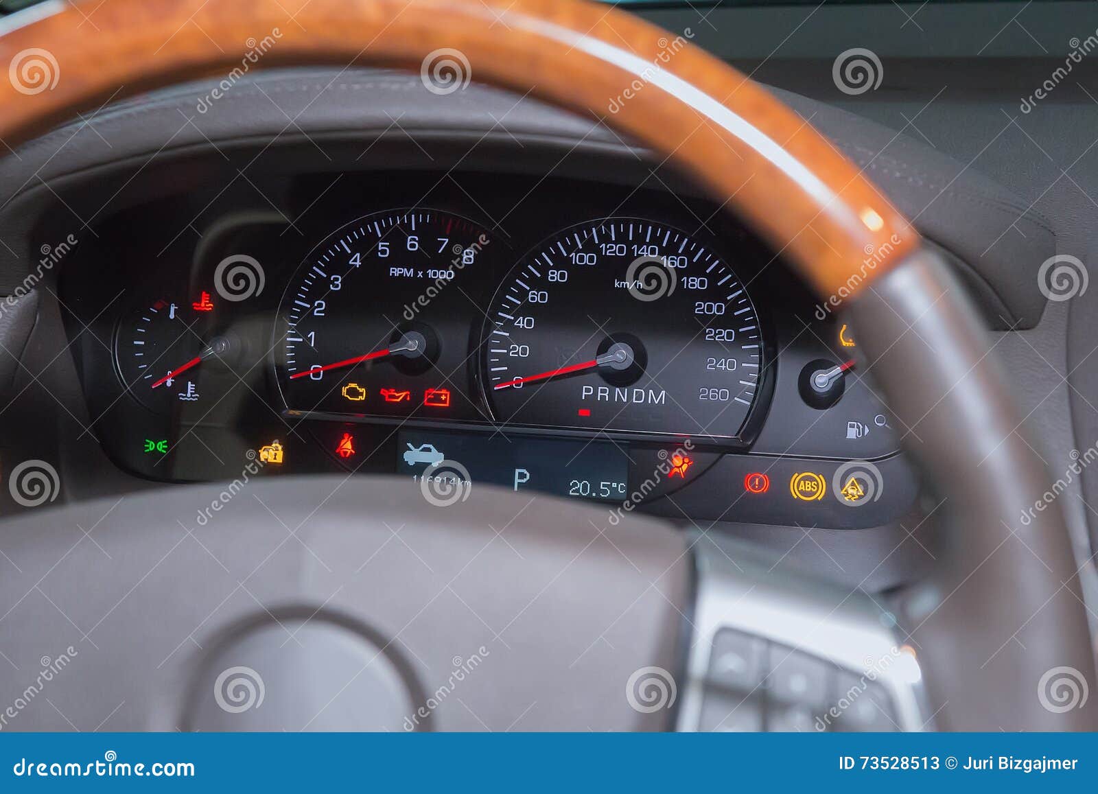 Snelheidsmeter Op Dashboard Van Auto Stock Afbeelding - Image of ...