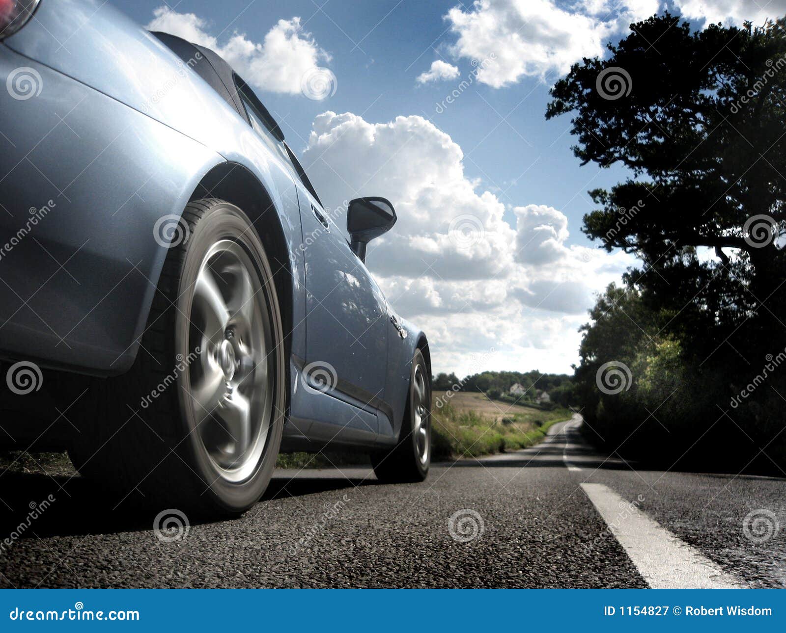 Snelle auto stock afbeelding. Image of land, auto, snelheid - 1154827