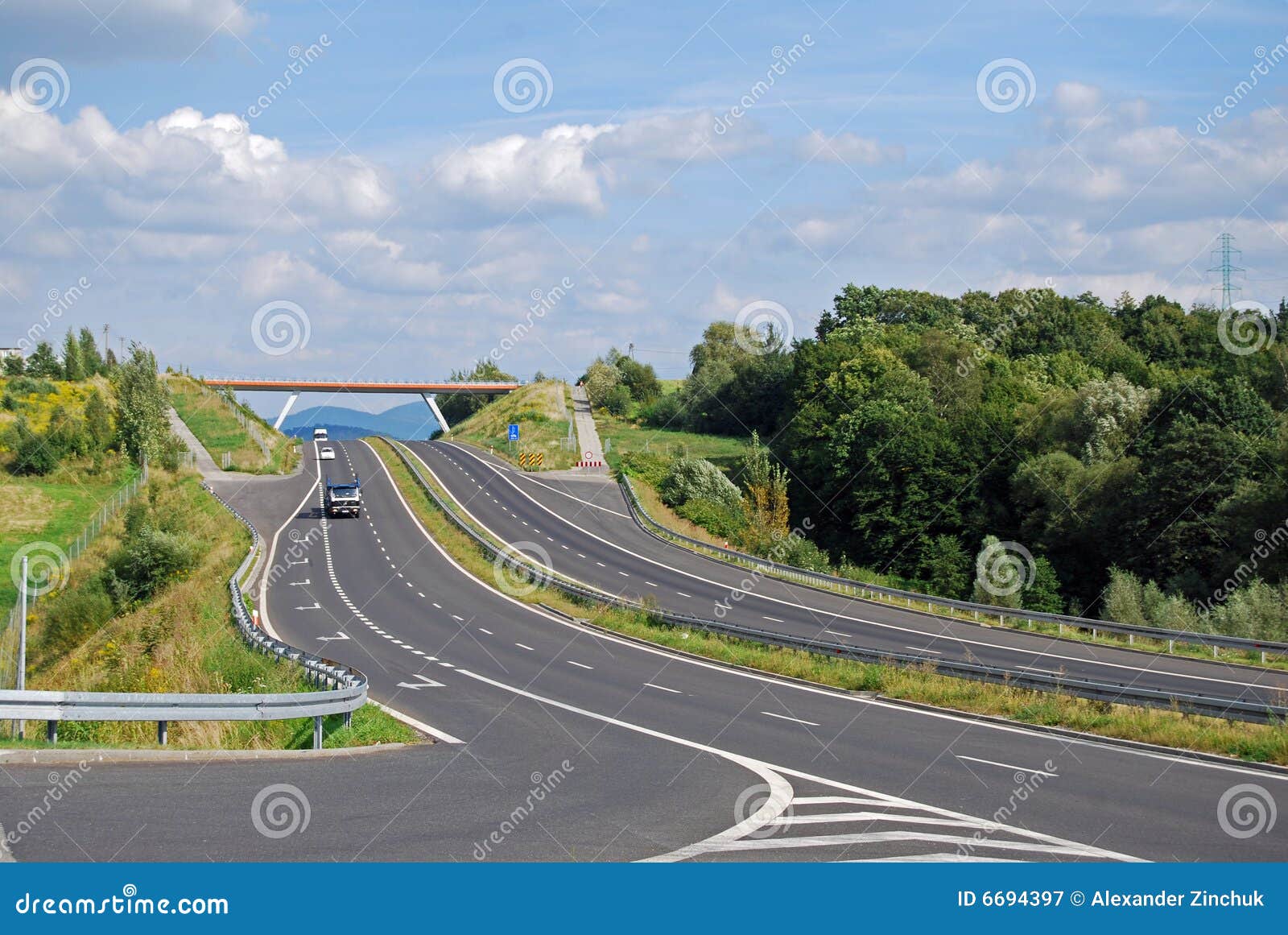 Snelweg stock afbeelding. Image of vloeistof, lading, dringend - 6694397