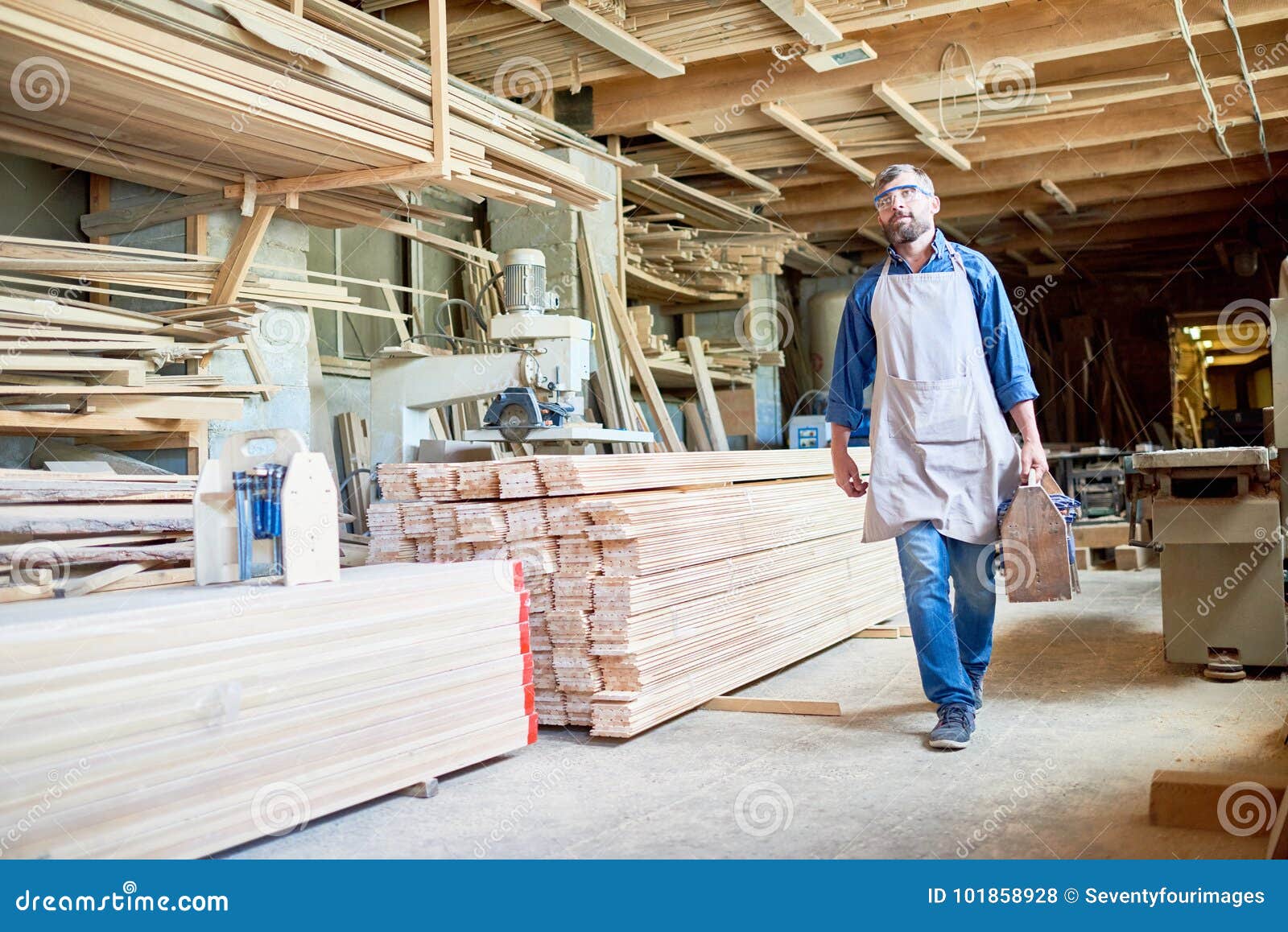 Snickare I Modernt Snickeri Arkivfoto - Bild av kopia, affär: 101858928