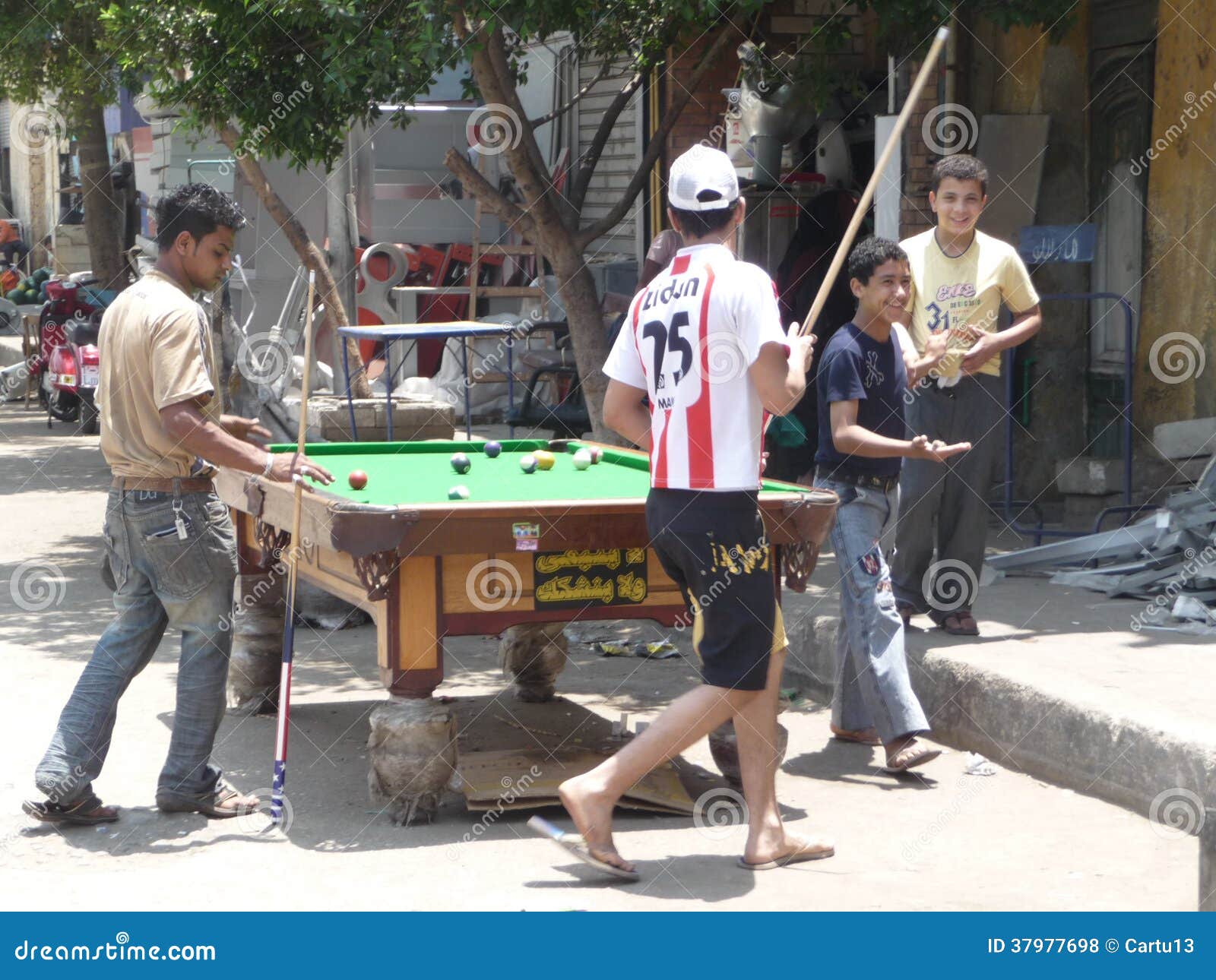Snooker on the street editorial stock photo. Image of avenue - 37977698