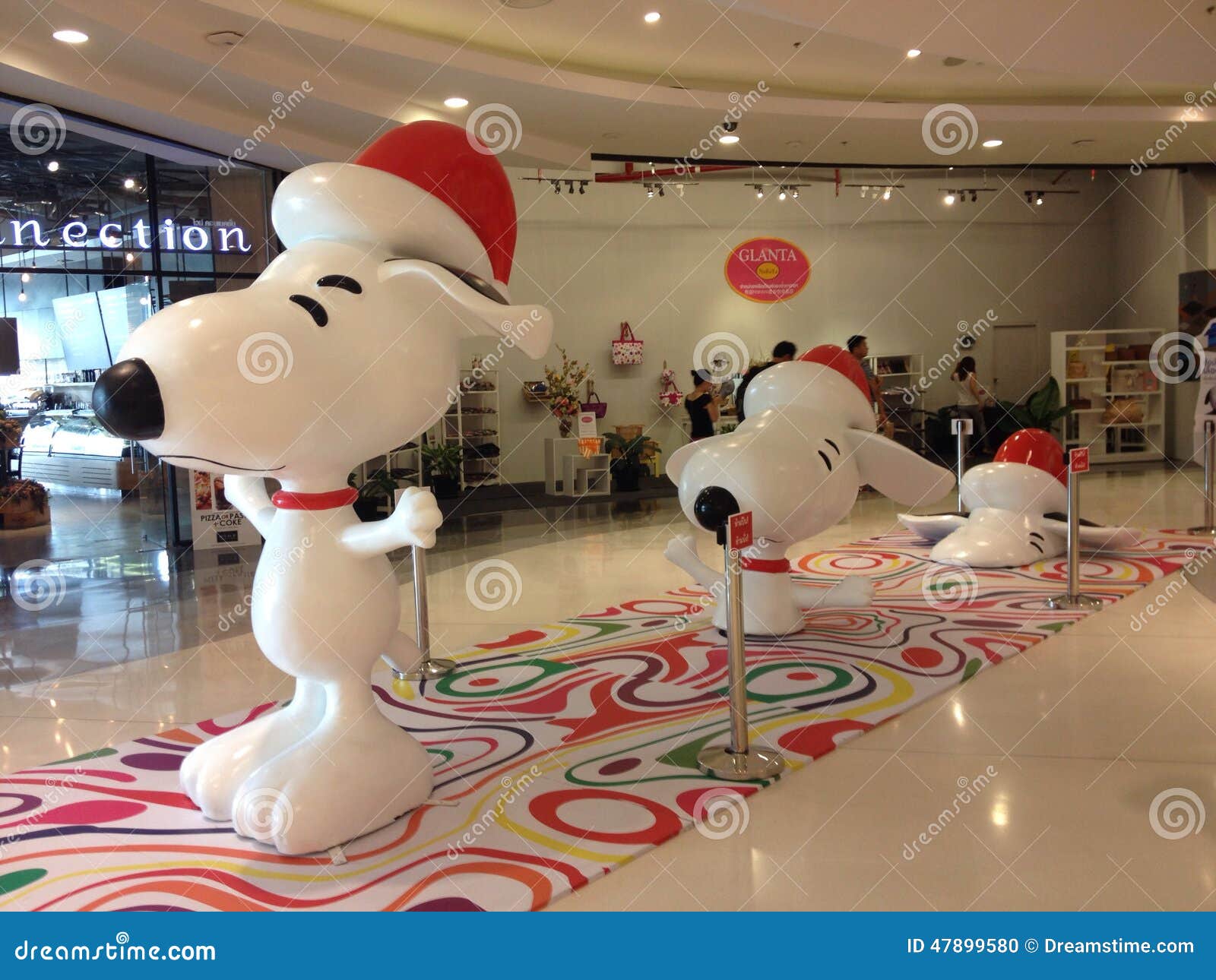 Snoopy editorial image. Image of mall, snoopy, shopping - 47899580