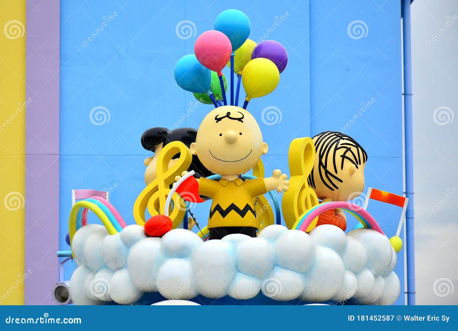 Snoopy Statue Editorial Image | CartoonDealer.com #43066692