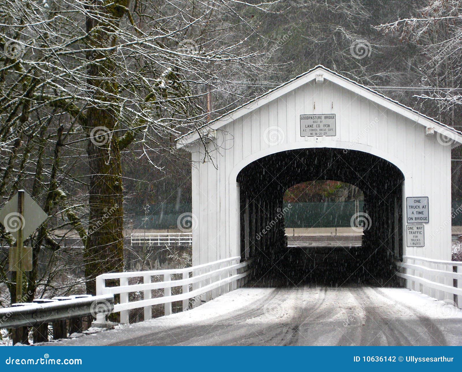 Snow Covered Bridge stock photo. Image of road, county - 10636142