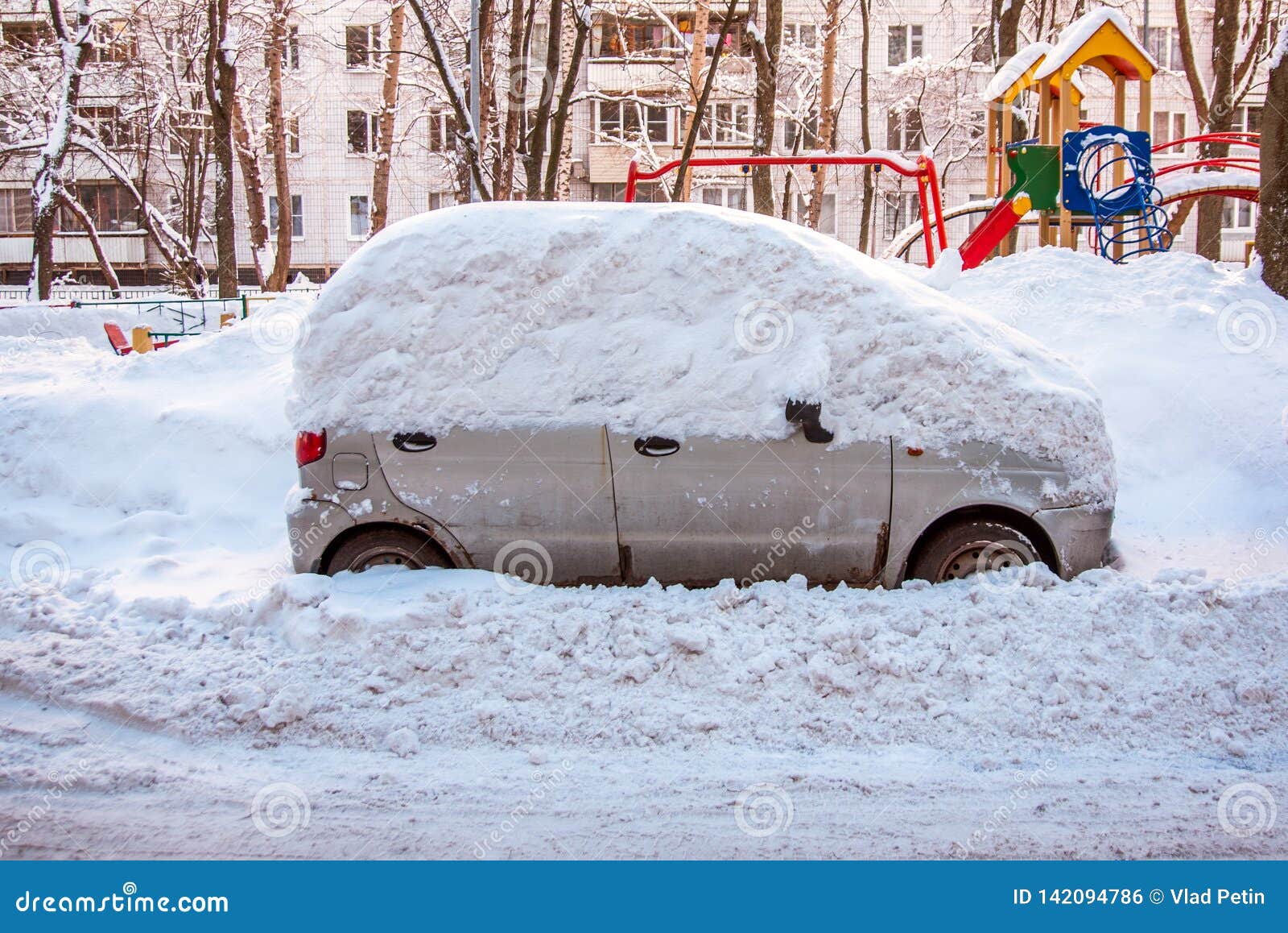 Snow covered car stock photo. Image of february, problems - 142094786