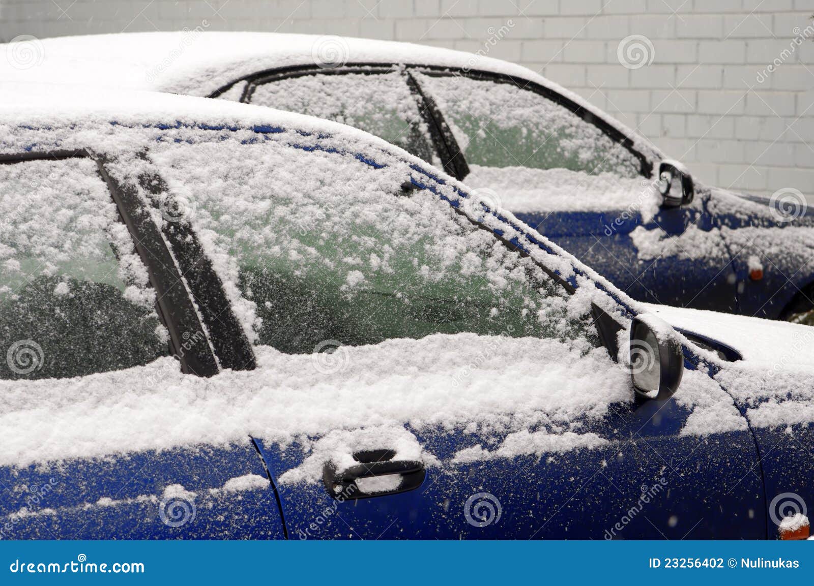 Snow-covered cars stock photo. Image of snowfall, climatic - 23256402