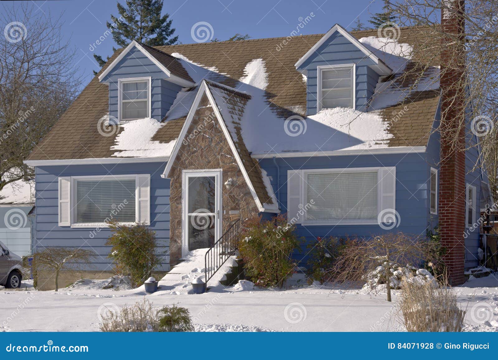 Snow Covered House Gresham Oregon. Stock Photo - Image of outdoors ...