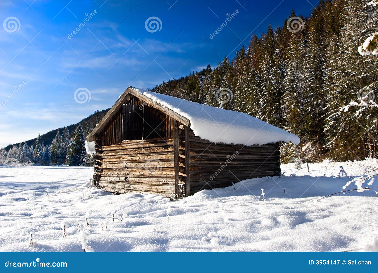 A Snow Covered Mountain Cabin Stock Image - Image of holiday, scene ...