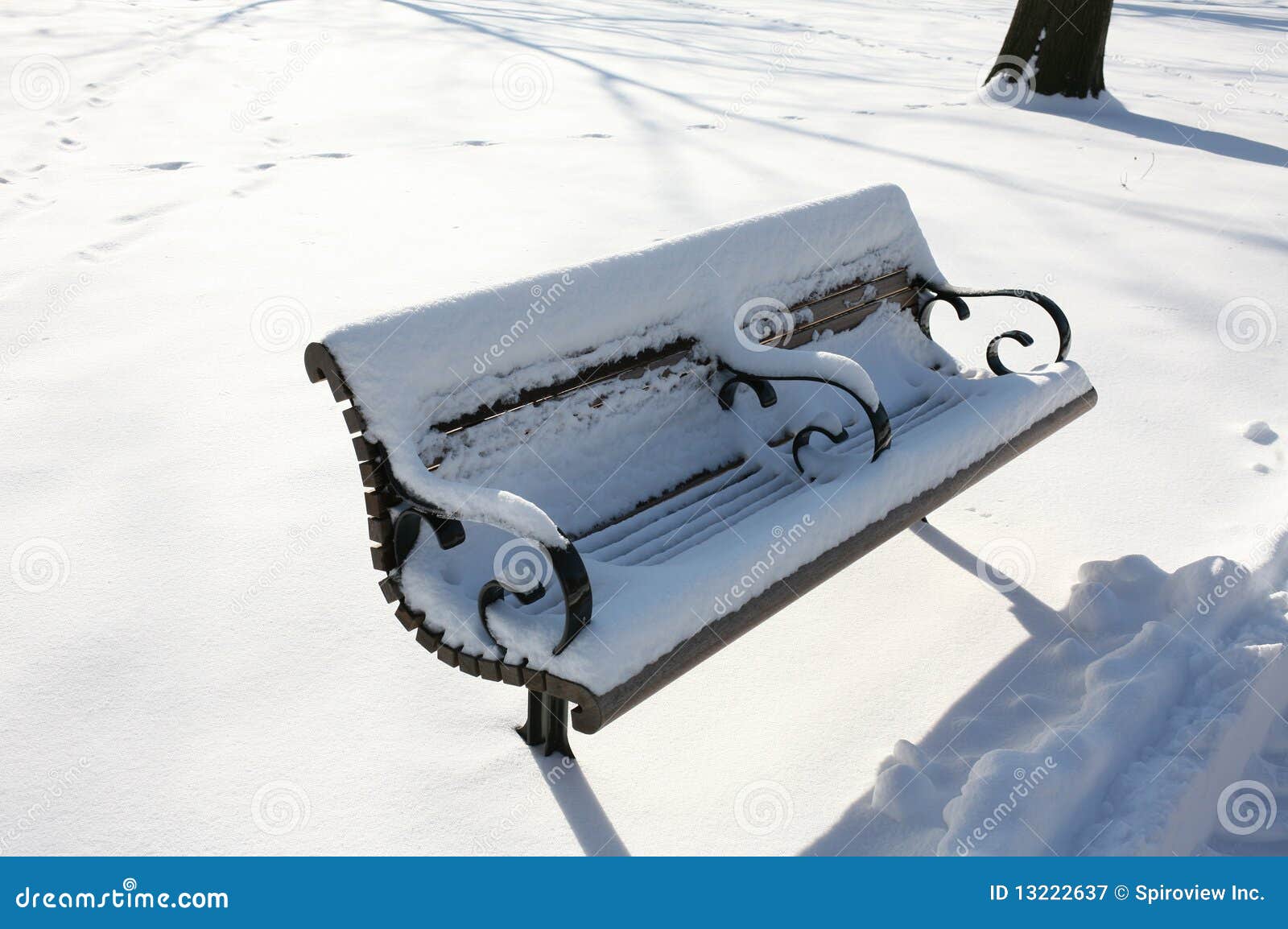 Snow covered park bench stock image. Image of smooth - 13222637