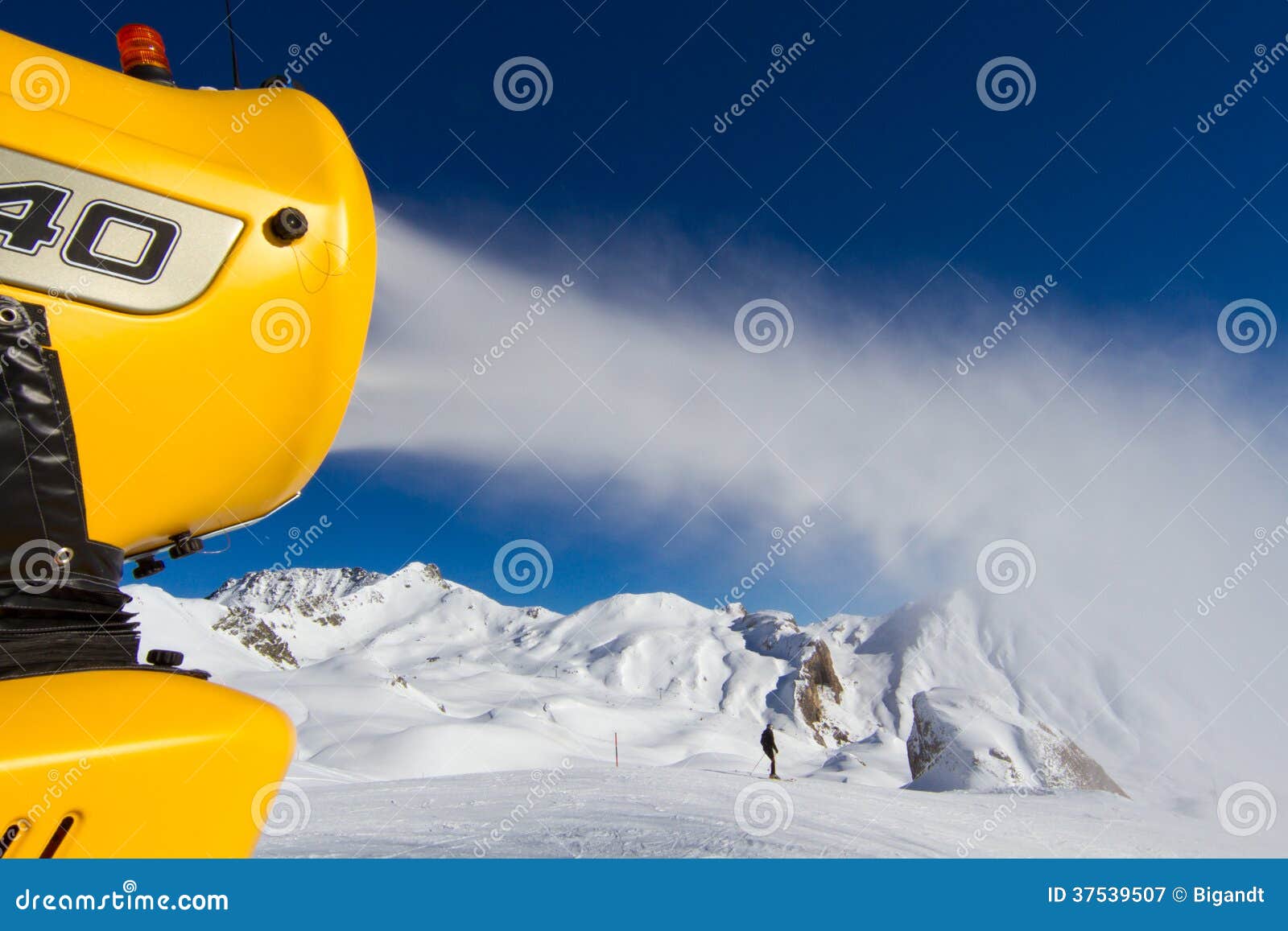 Snow making machine stock image. Image of snowmaker, frost - 37539507