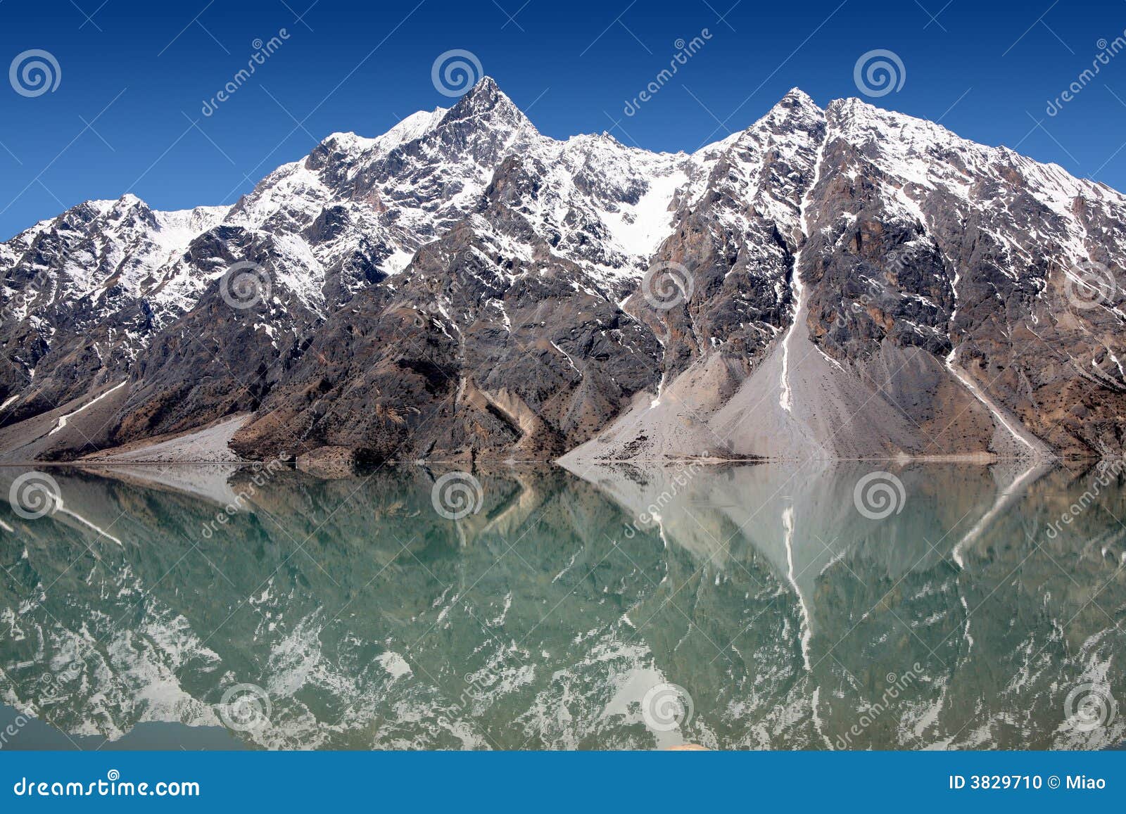Snow mountain & lake stock photo. Image of peaky, thaw - 3829710