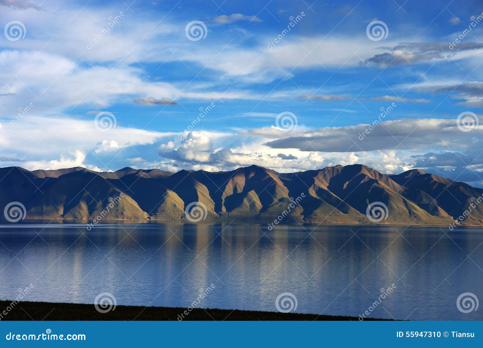 Lake Manasarovar Also Known As Mapam Yumtso With Himalayas In ...