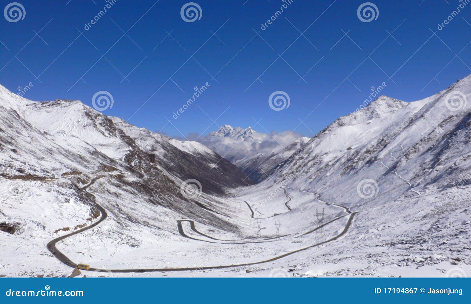 Snow mountain of tibet stock image. Image of plateau - 17194867