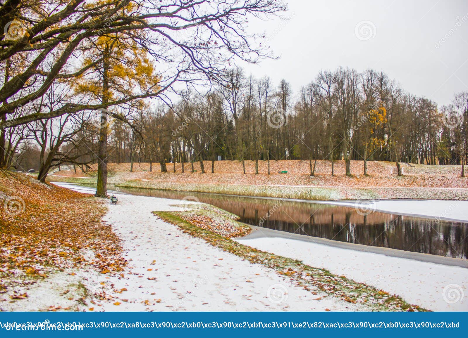 Snow in October in the Park Stock Image - Image of climate, snow: 103130021