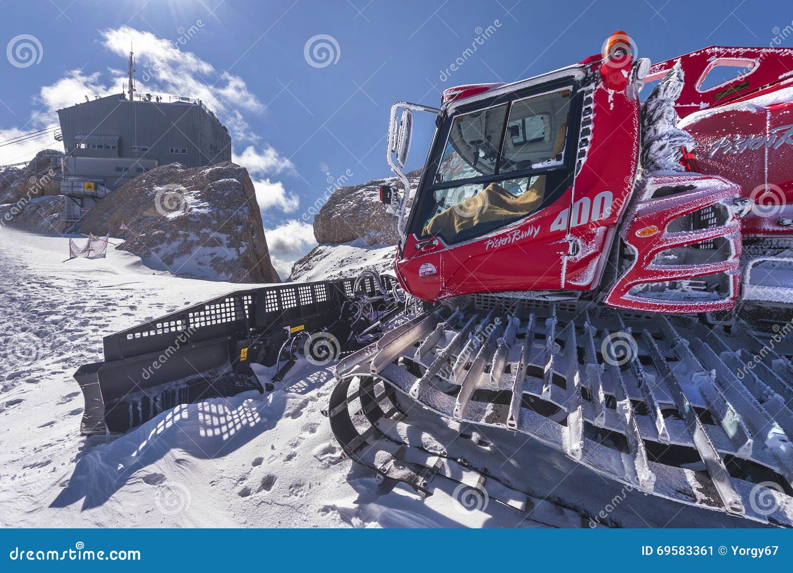 Snow removing machine editorial photo. Image of mountains - 69583361