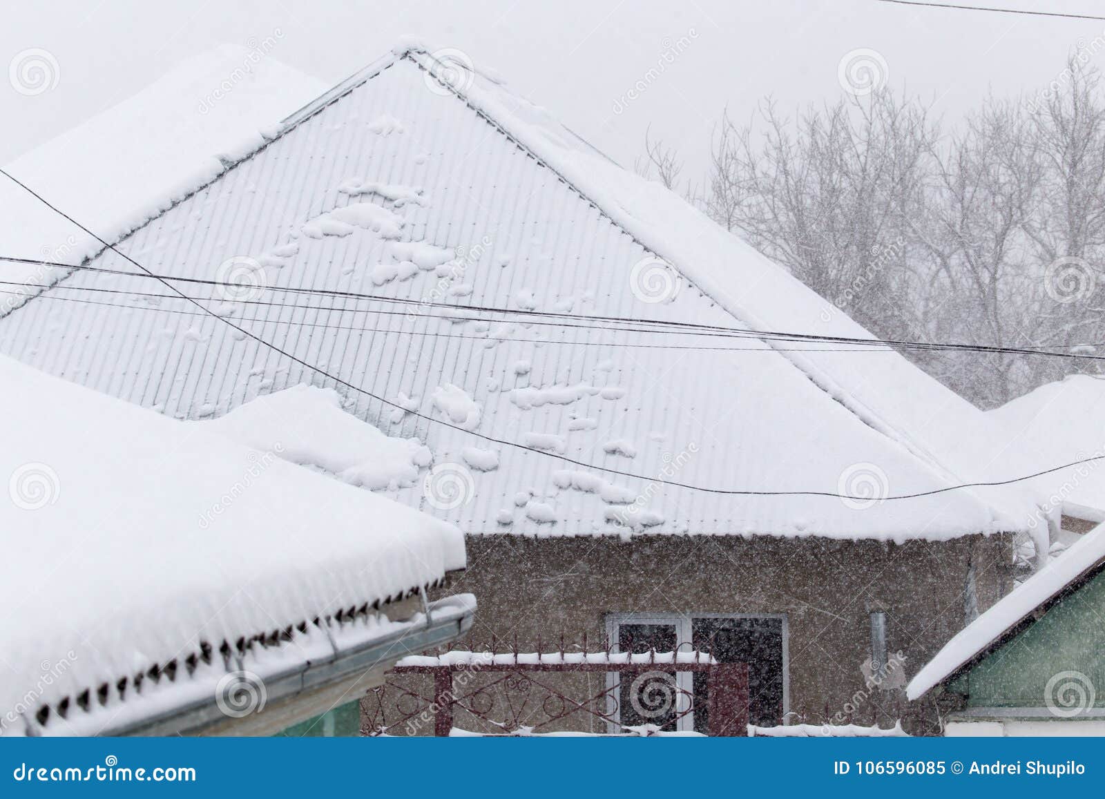 Snow on the roof. blizzard stock image. Image of winter - 106596085