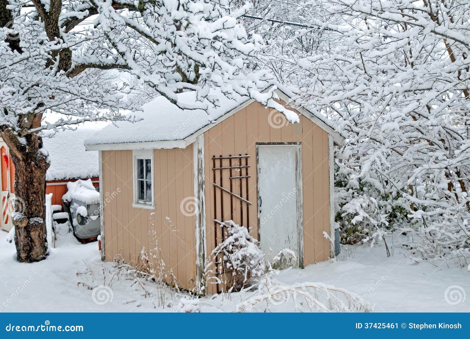 Snow on the shed stock image. Image of seasonal, snow - 37425461