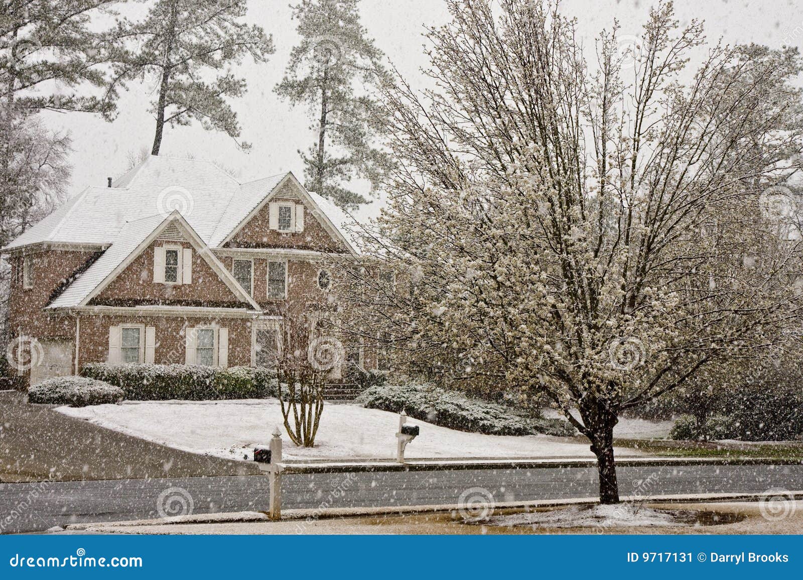 Snow Storm on Brick House stock image. Image of covered - 9717131