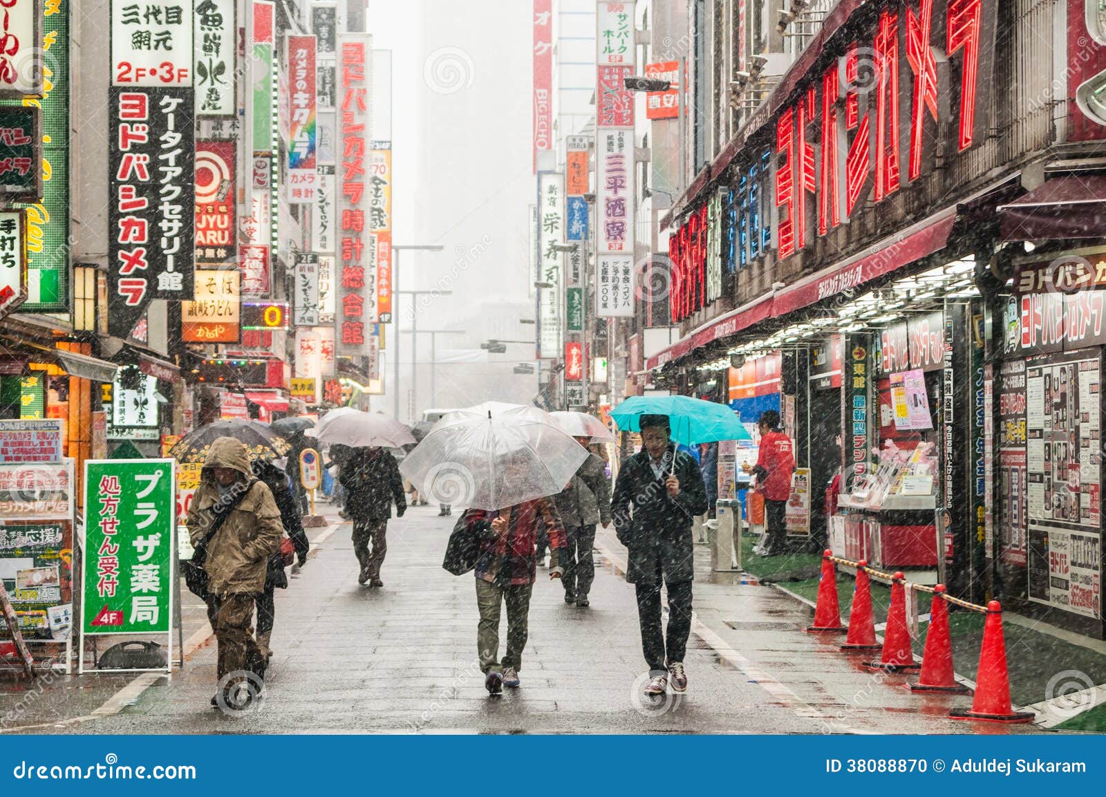 Snow Storm in Shinjuku, Tokyo Editorial Image - Image of japanese ...