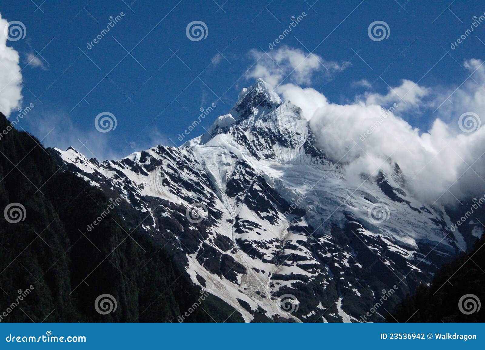 Snowberg Miancimu stock photo. Image of cloud, china - 23536942