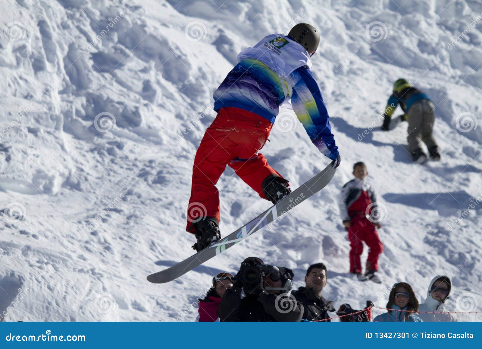 Snowboarder in action editorial photo. Image of athlete - 13427301