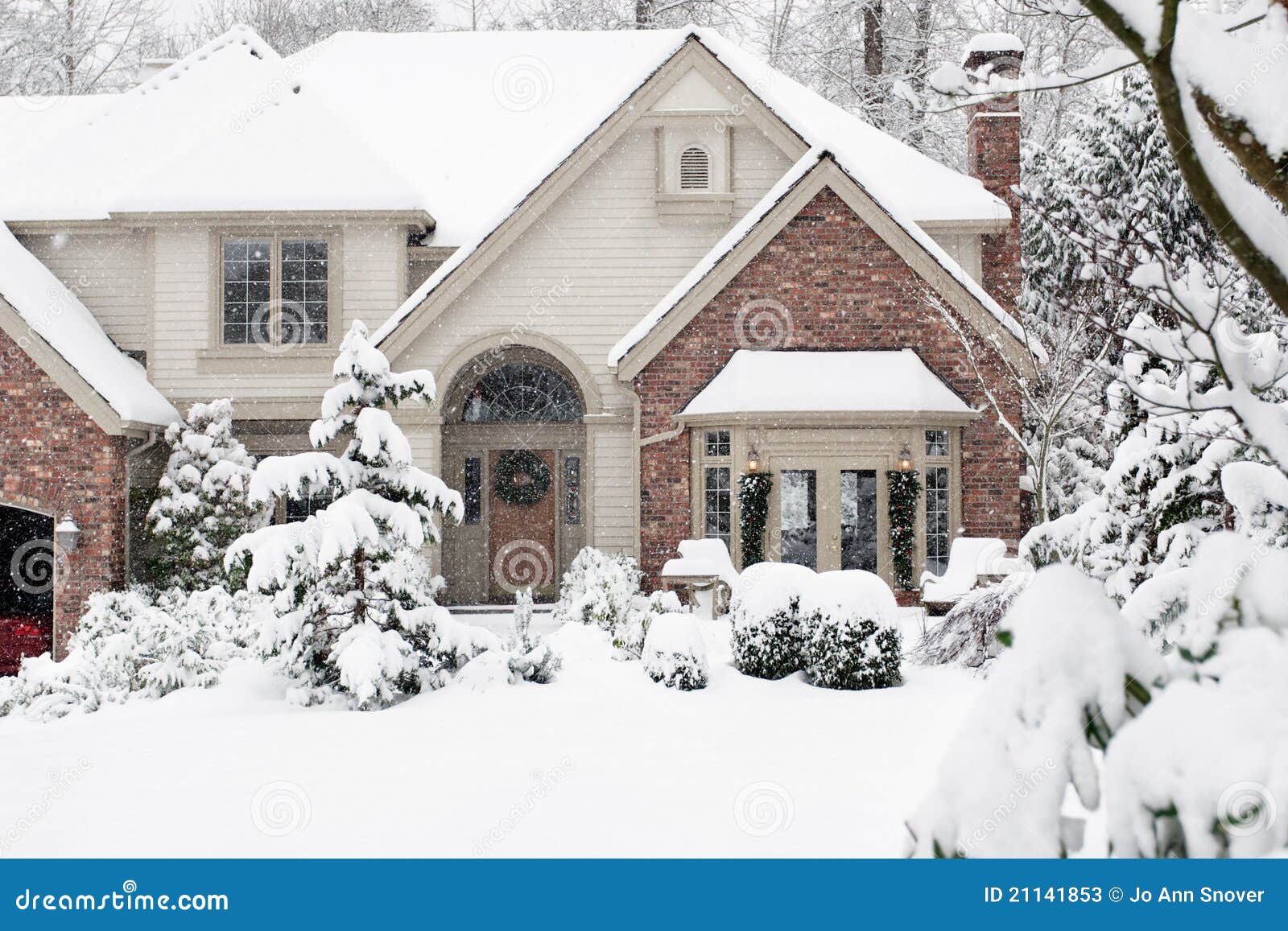 Snowfall home garden stock image. Image of outdoors, suburbs - 21141853