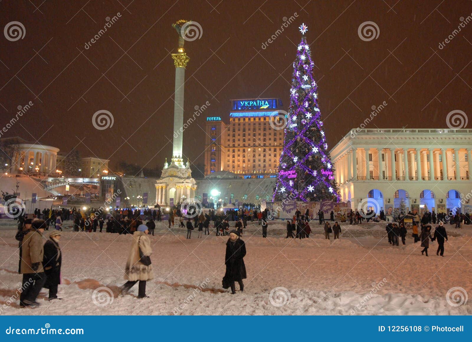 Snowfall in Kiev. editorial stock photo. Image of people - 12256108
