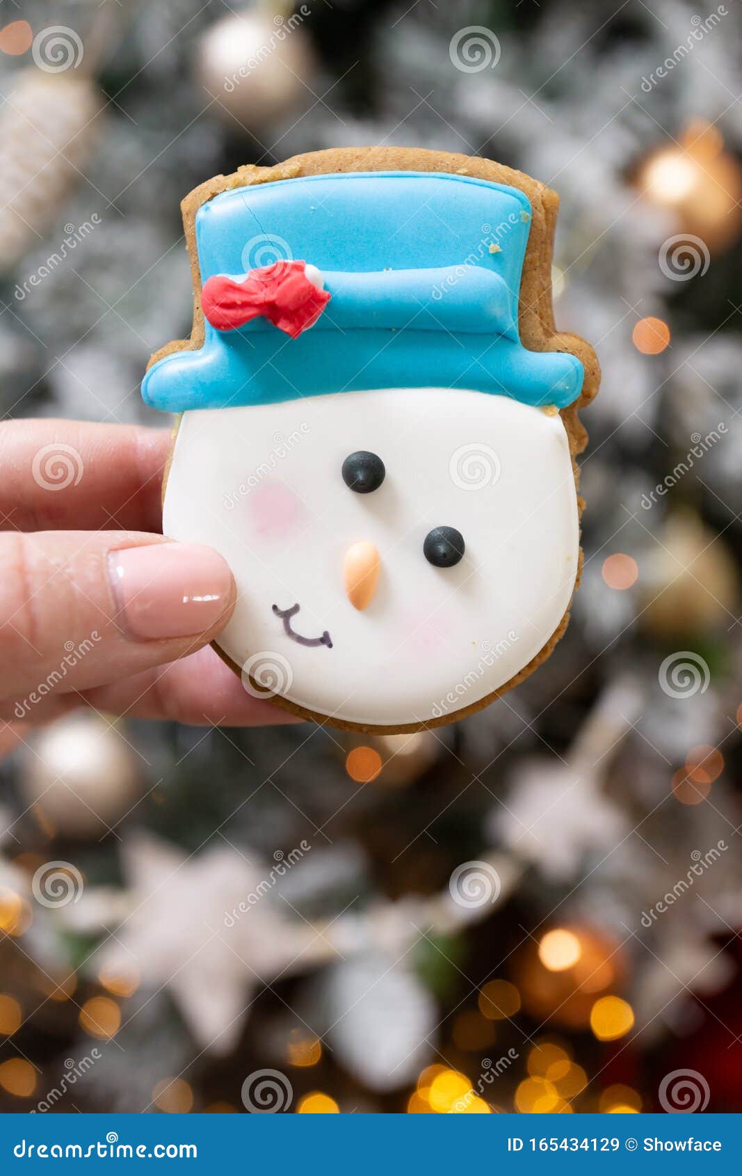 Snowman gingerbread cookie stock image. Image of icing - 165434129