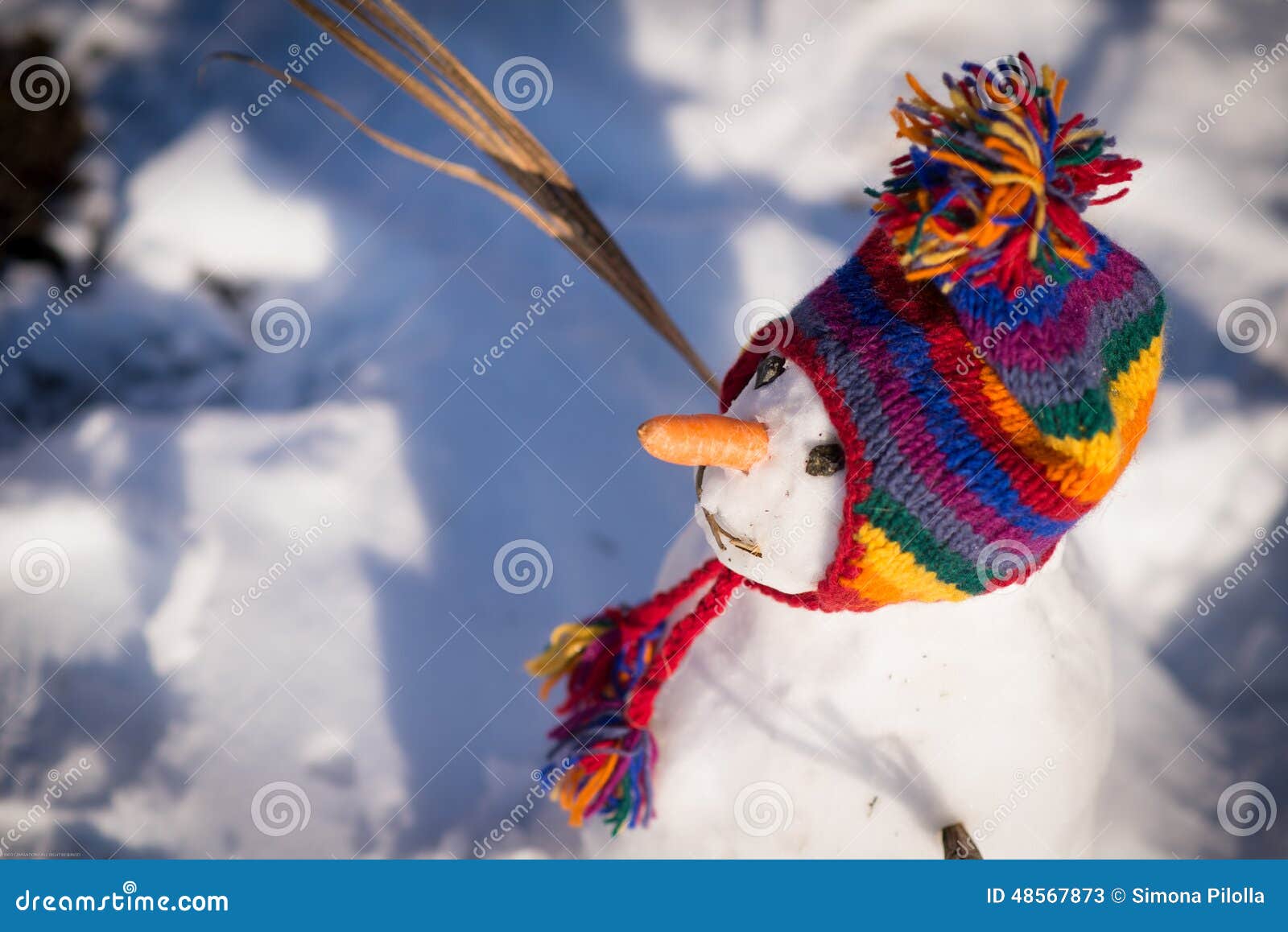 Snowman looking at the sun stock image. Image of warmth - 48567873