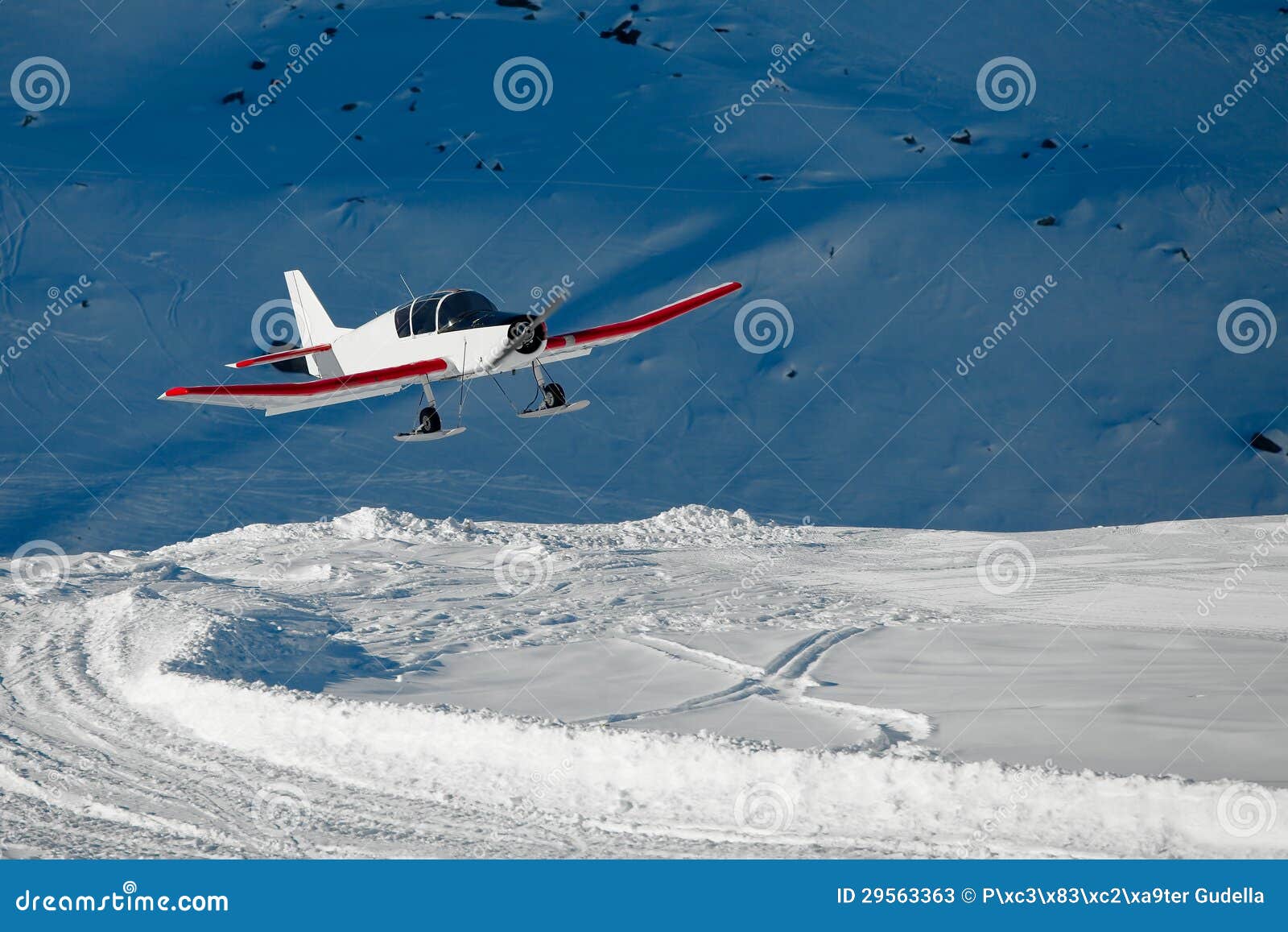 Snowplane stockbild. Bild von hoch, flugplatz, note, expedition - 29563363
