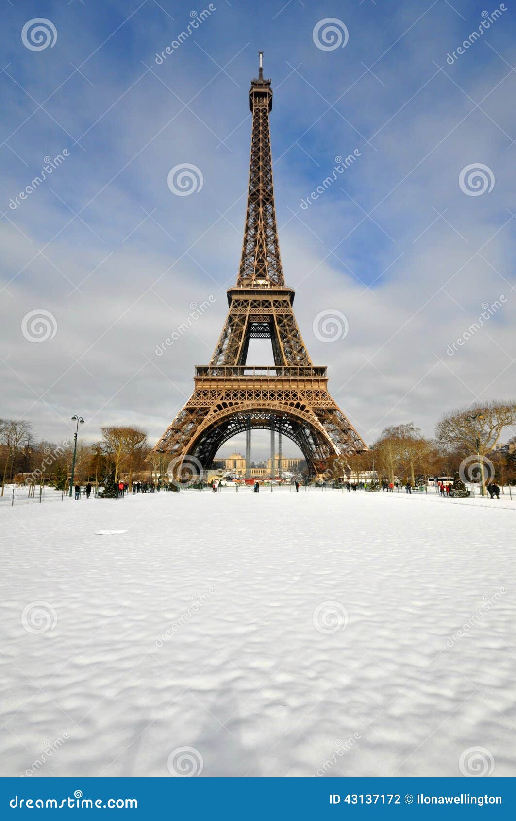 Snowstorm in Paris stock photo. Image of landmark, december - 43137172
