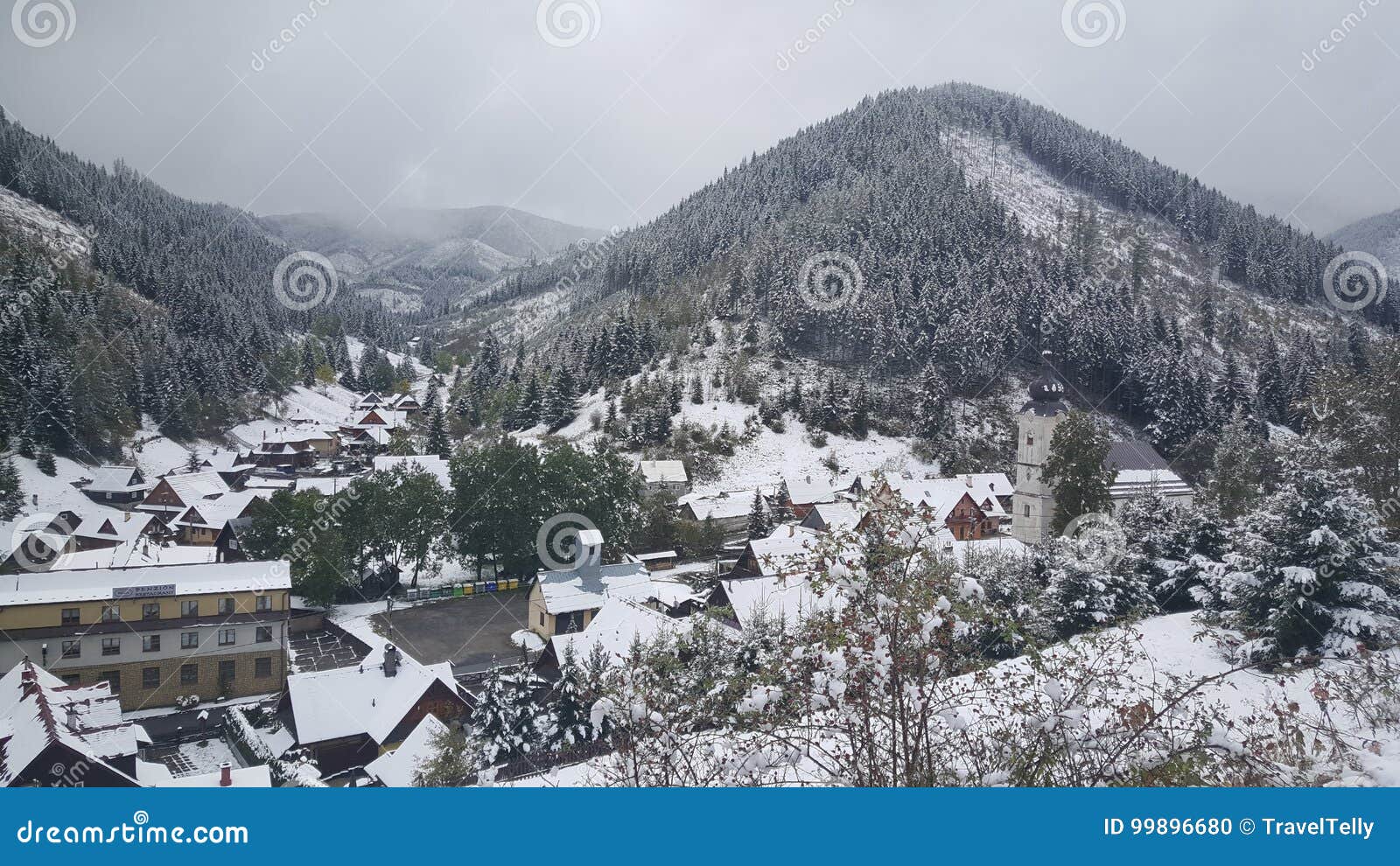 Snowy-Dorf Nizna Boca Slovakia Redaktionelles Bild - Bild von winter ...