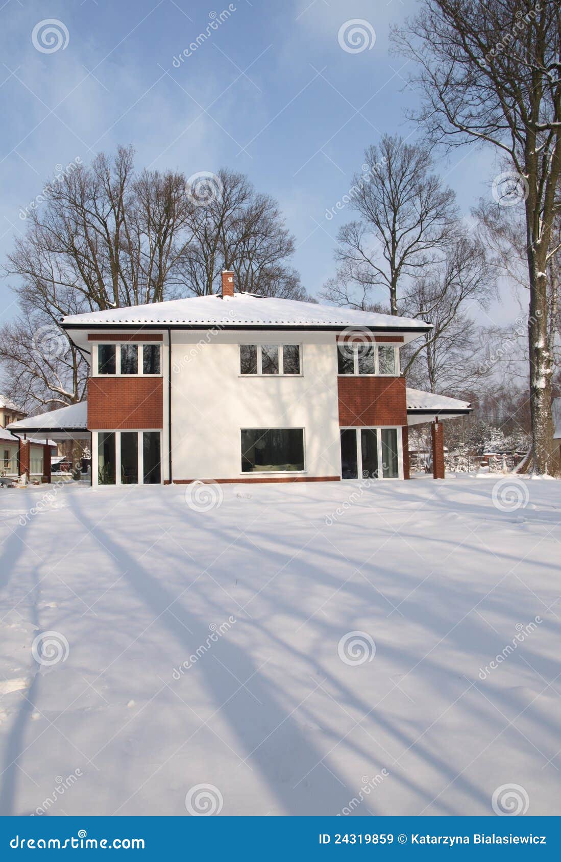 Snowy modern house stock image. Image of exterior, cold - 24319859