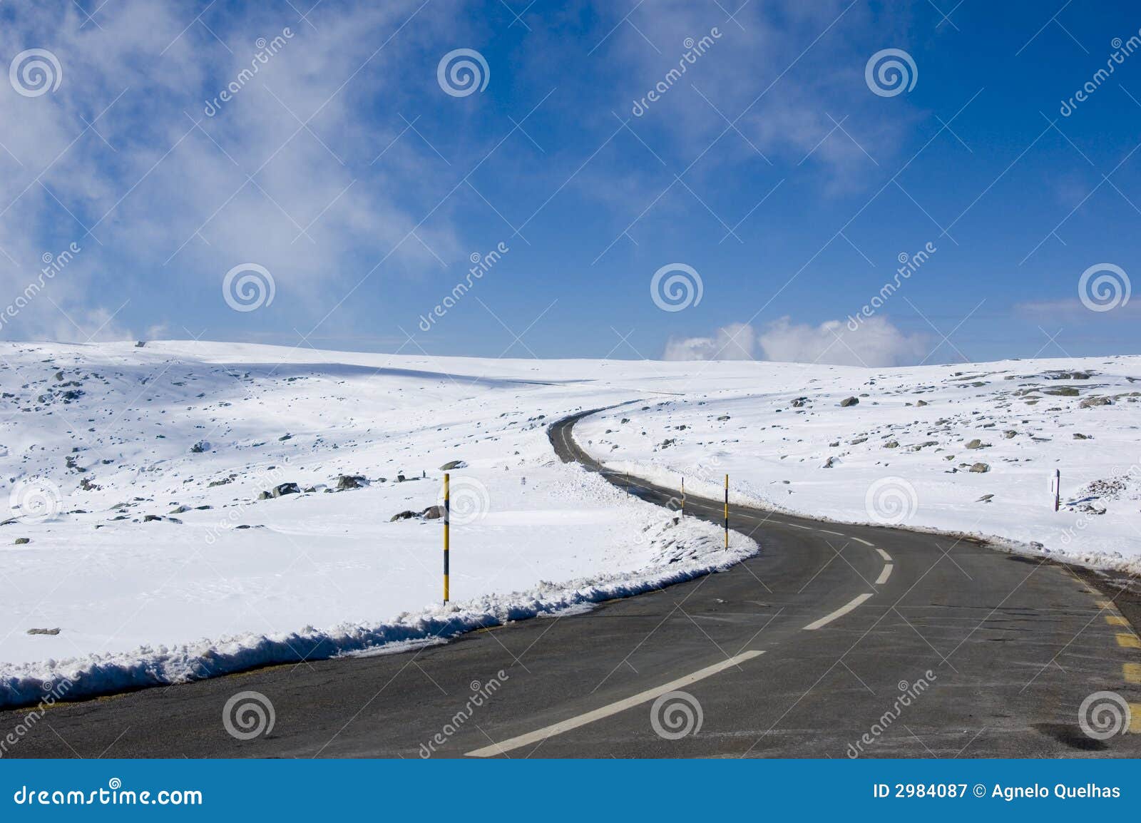 Snowy mountain road stock image. Image of road, blue, estrela - 2984087
