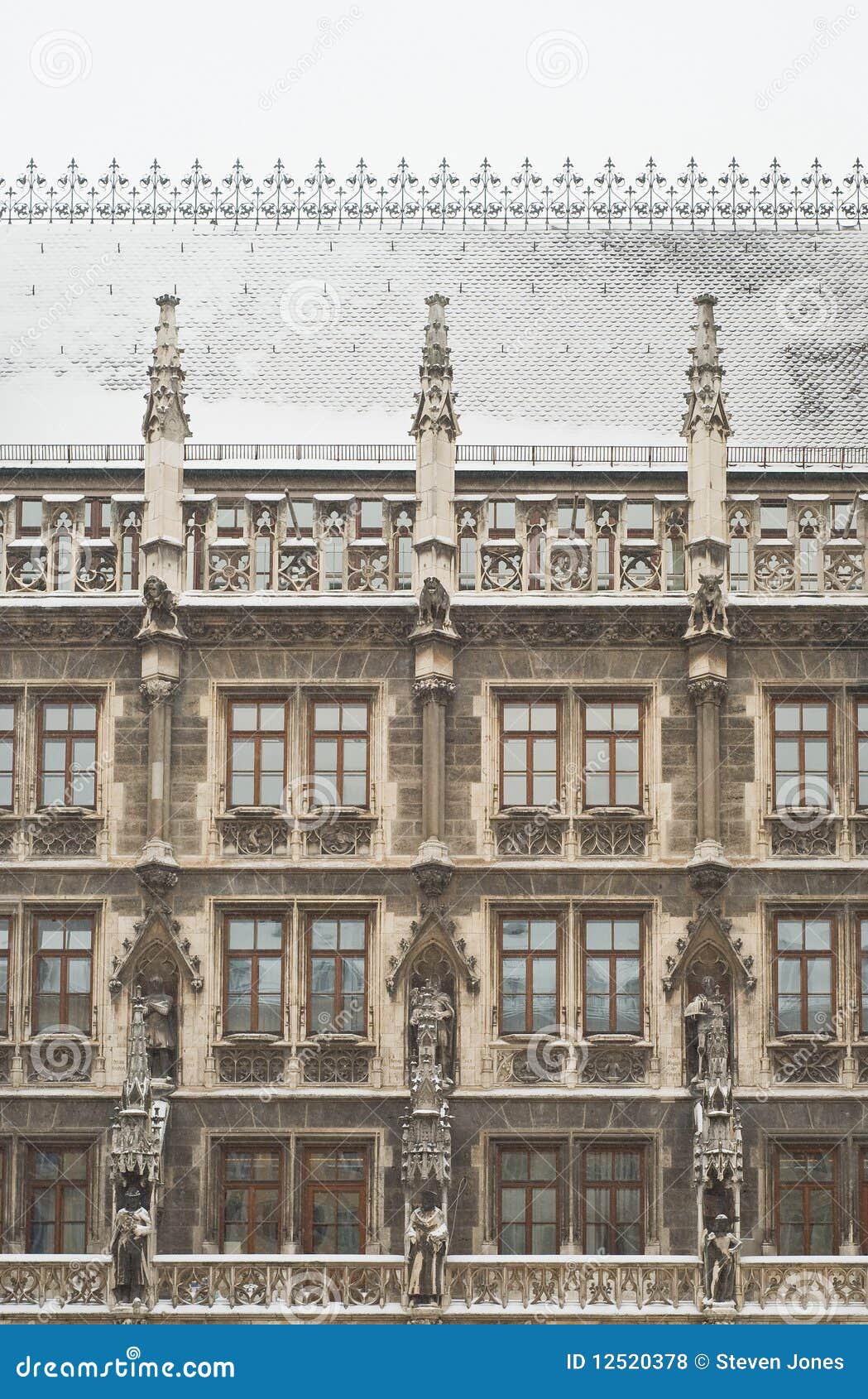 Snowy Munich City Hall stock photo. Image of hall, building - 12520378